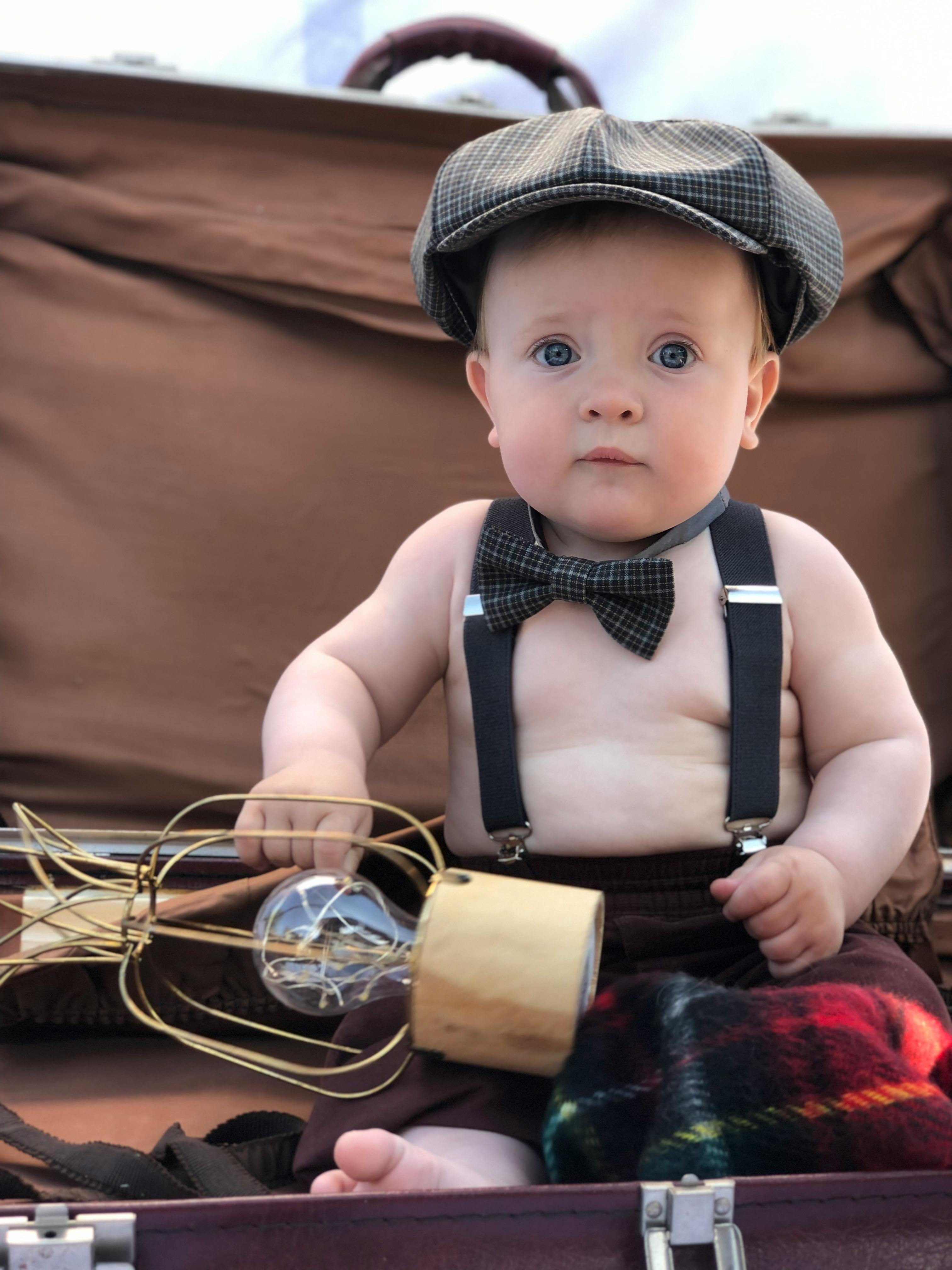 Photo Gratuite De Brune Enfant été Fleuve Garçon Jouer Mise En Pile Portrait Tir