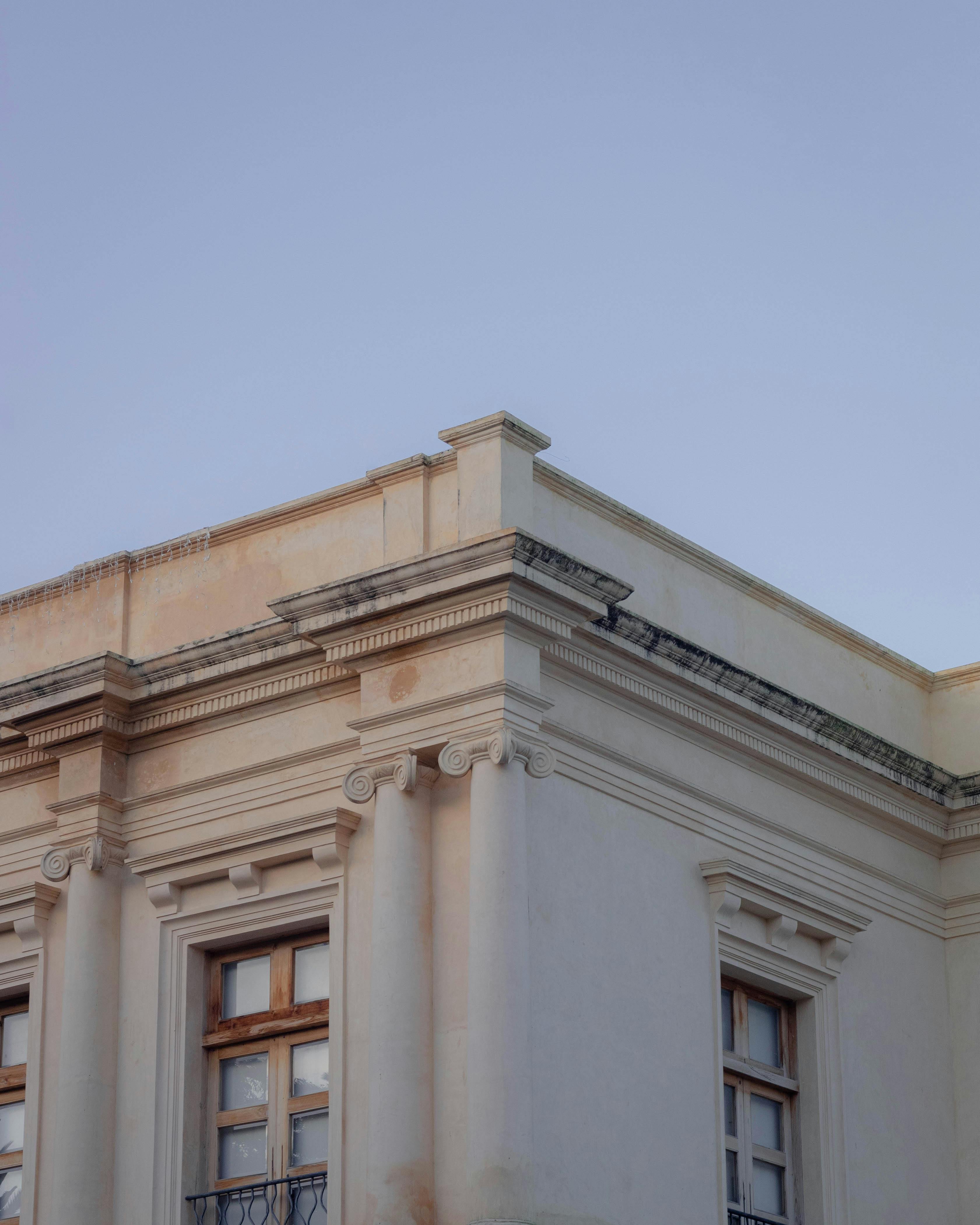 White Building Corner · Free Stock Photo