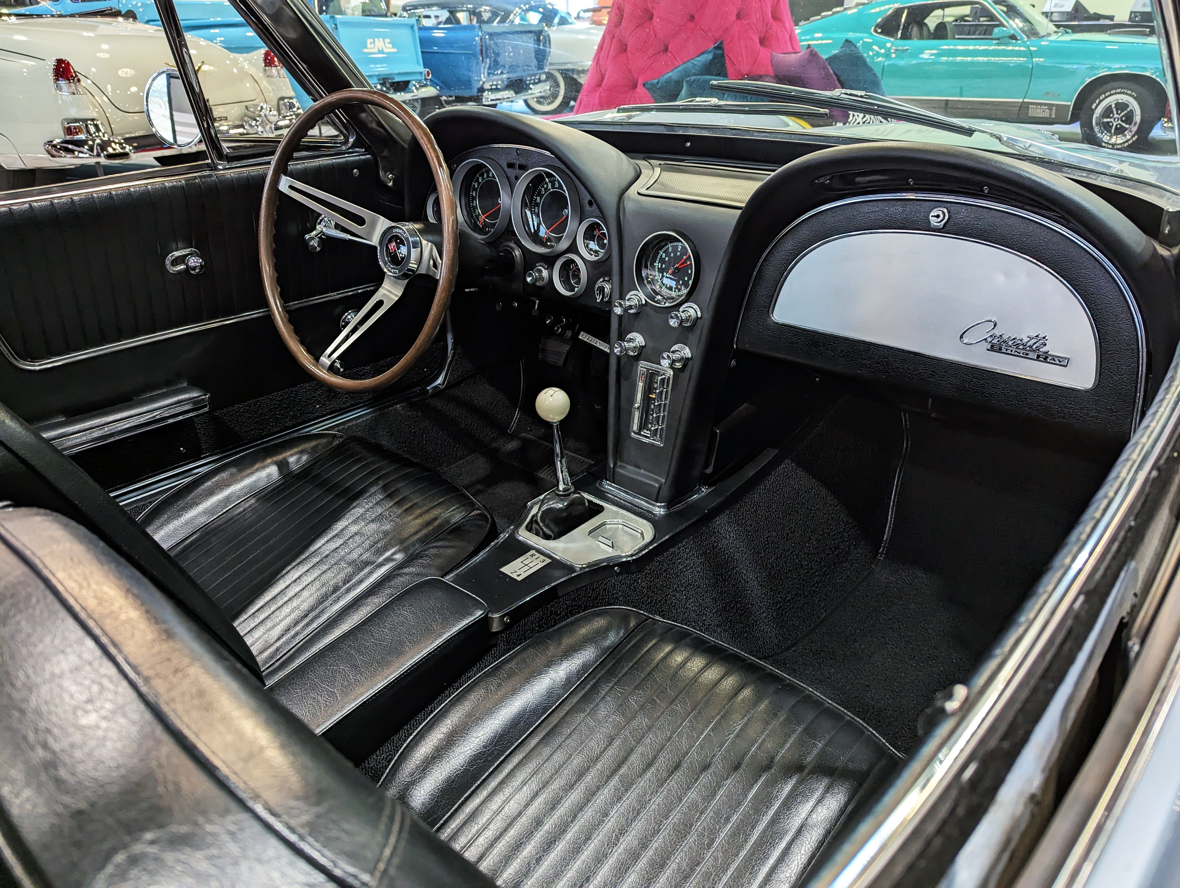 Seats in Vintage Chevrolet Corvette · Free Stock Photo