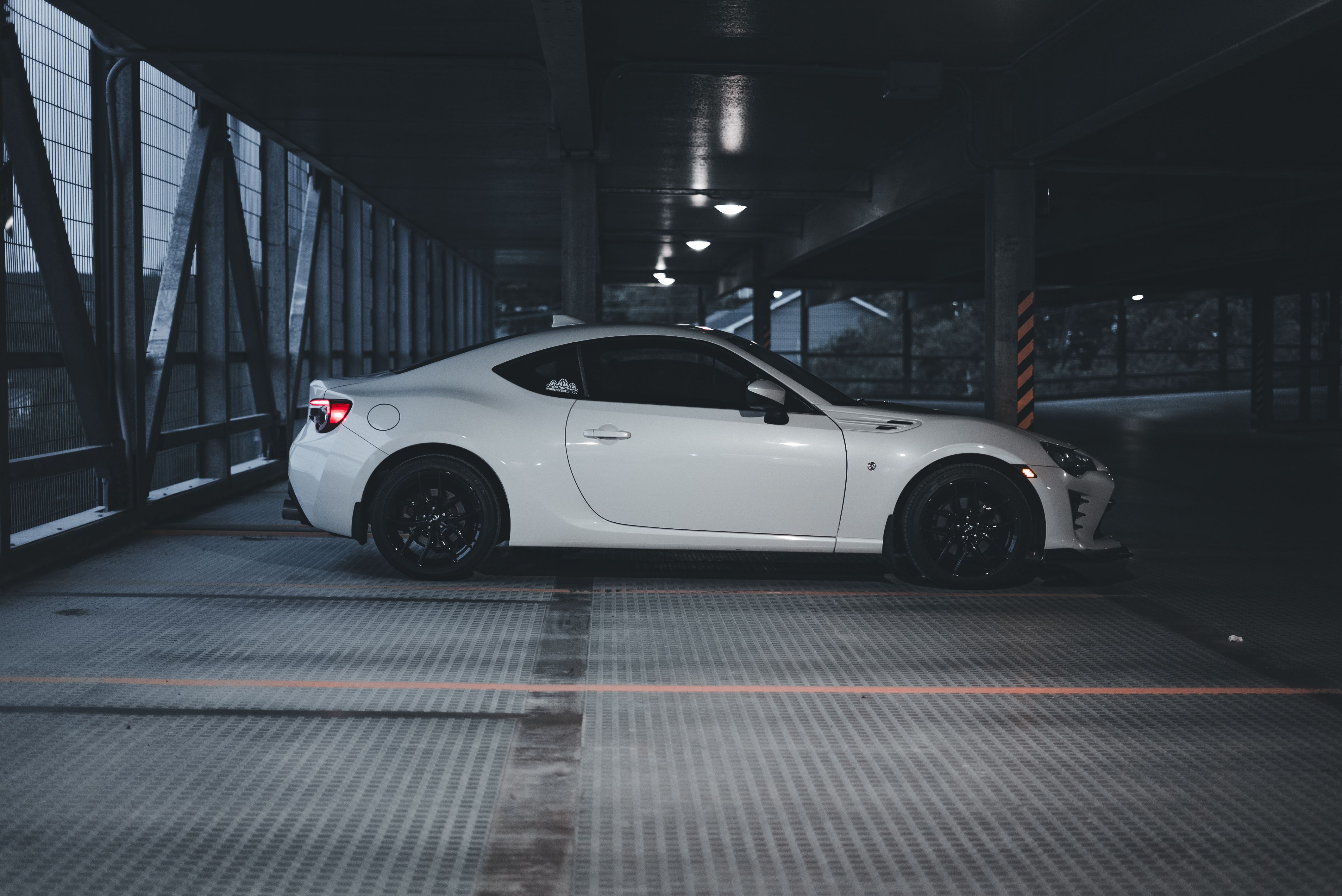 White Toyota in Rain · Free Stock Photo