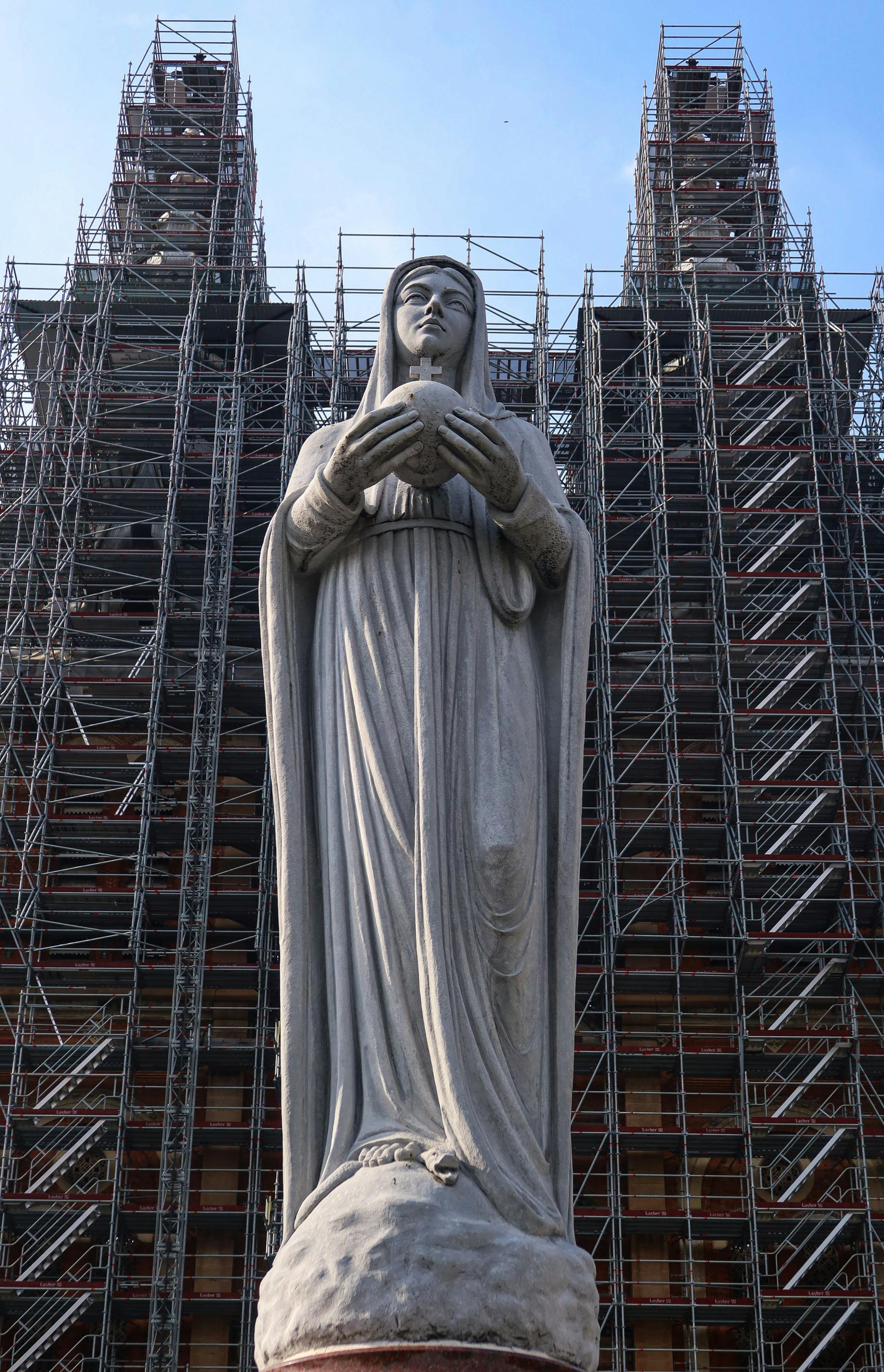 Low Angle Shot of Virgin Mary Statue · Free Stock Photo