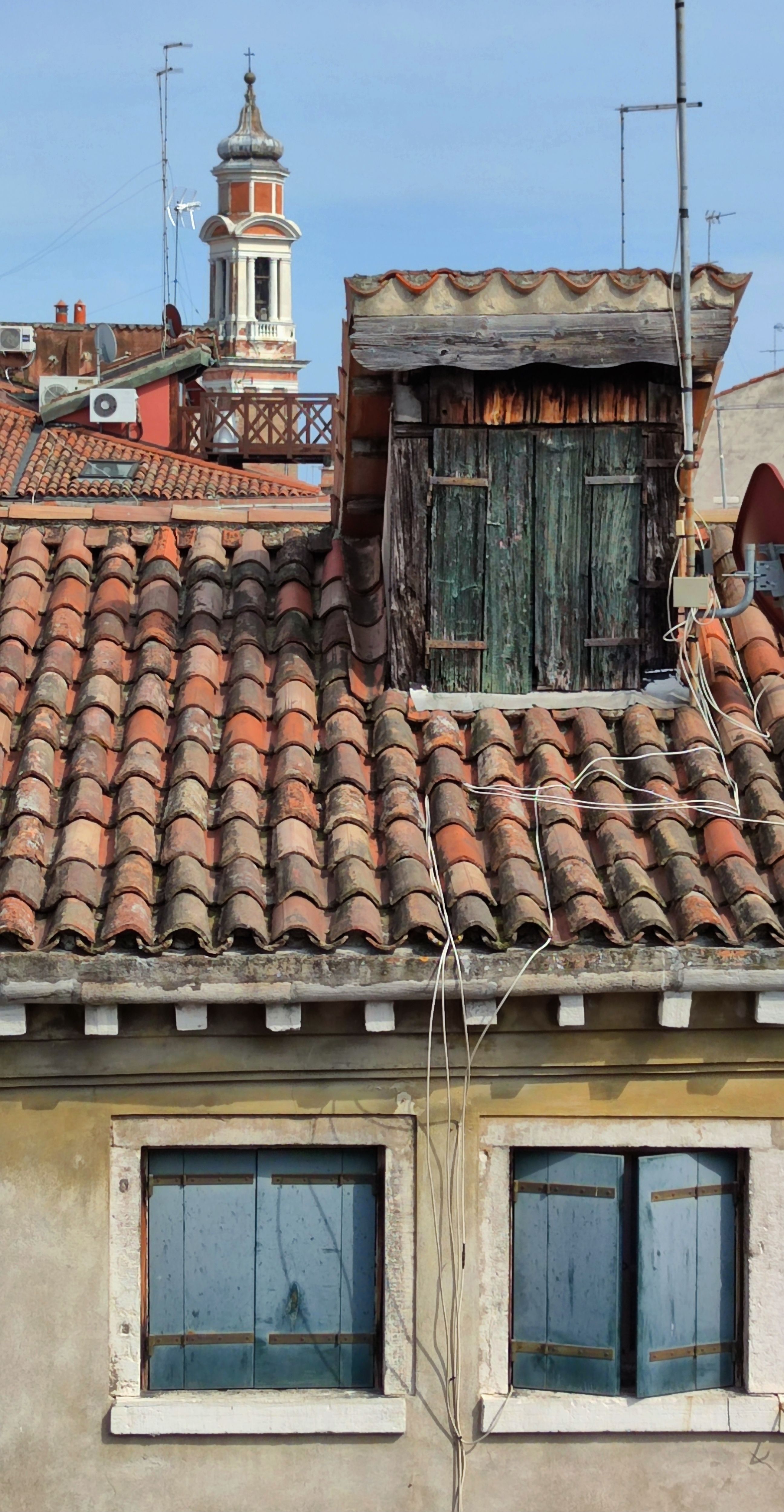 Red Tiled Roof of House in Old Town · Free Stock Photo