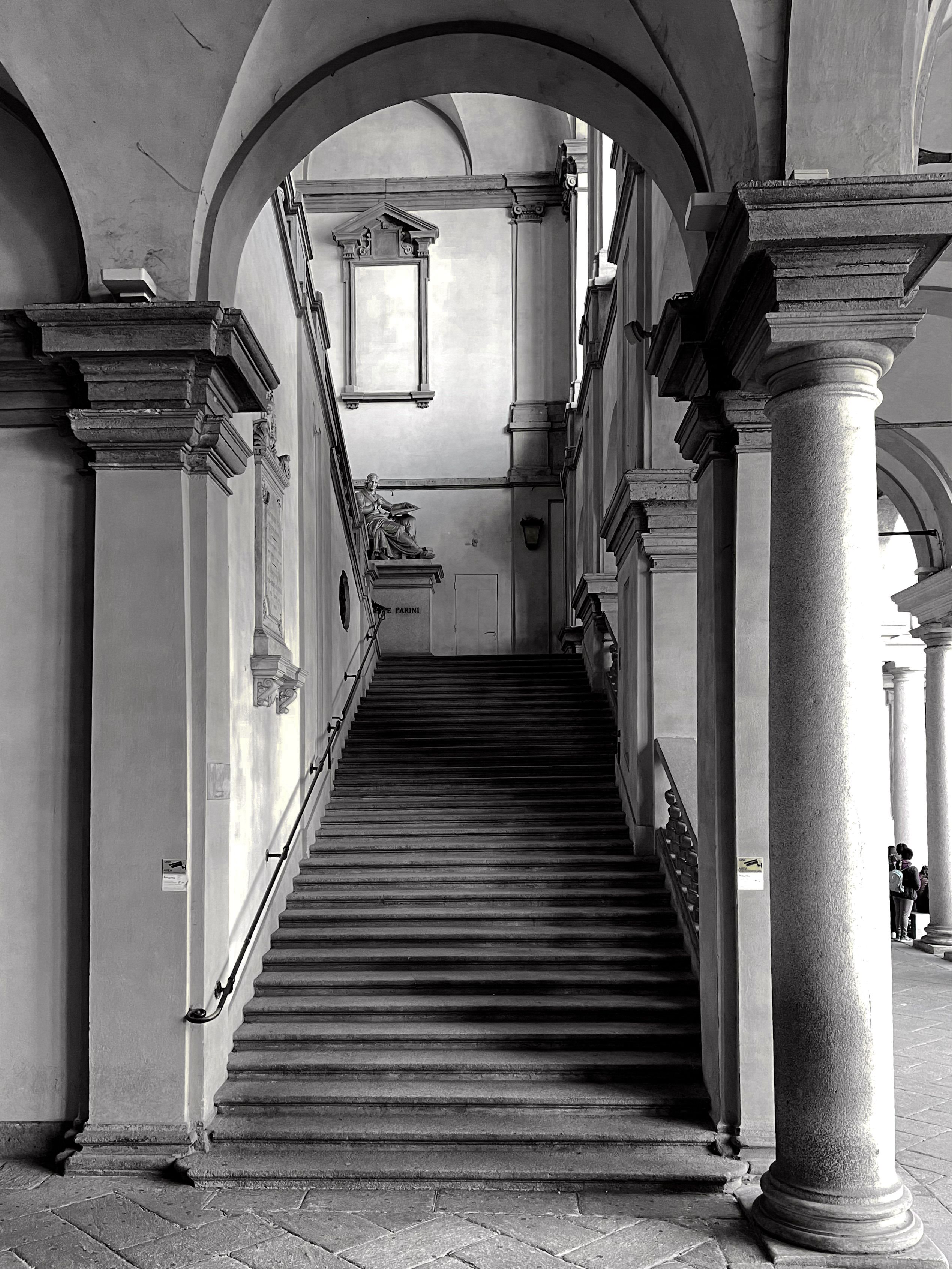 Column near Stairs in Palace · Free Stock Photo