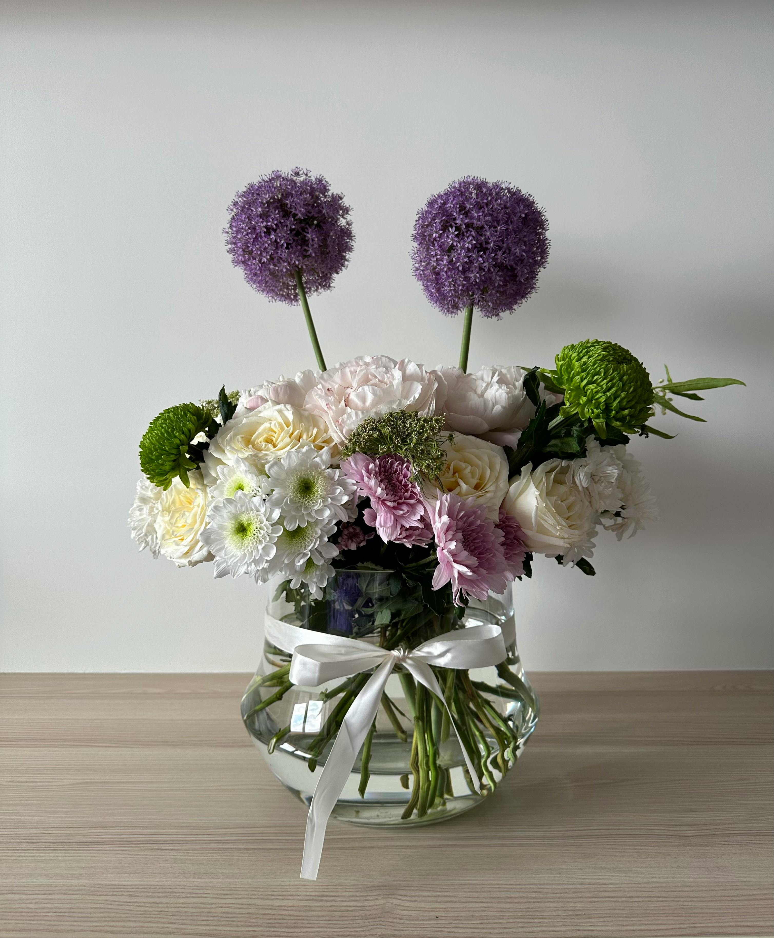 Flowers in a Vase · Free Stock Photo