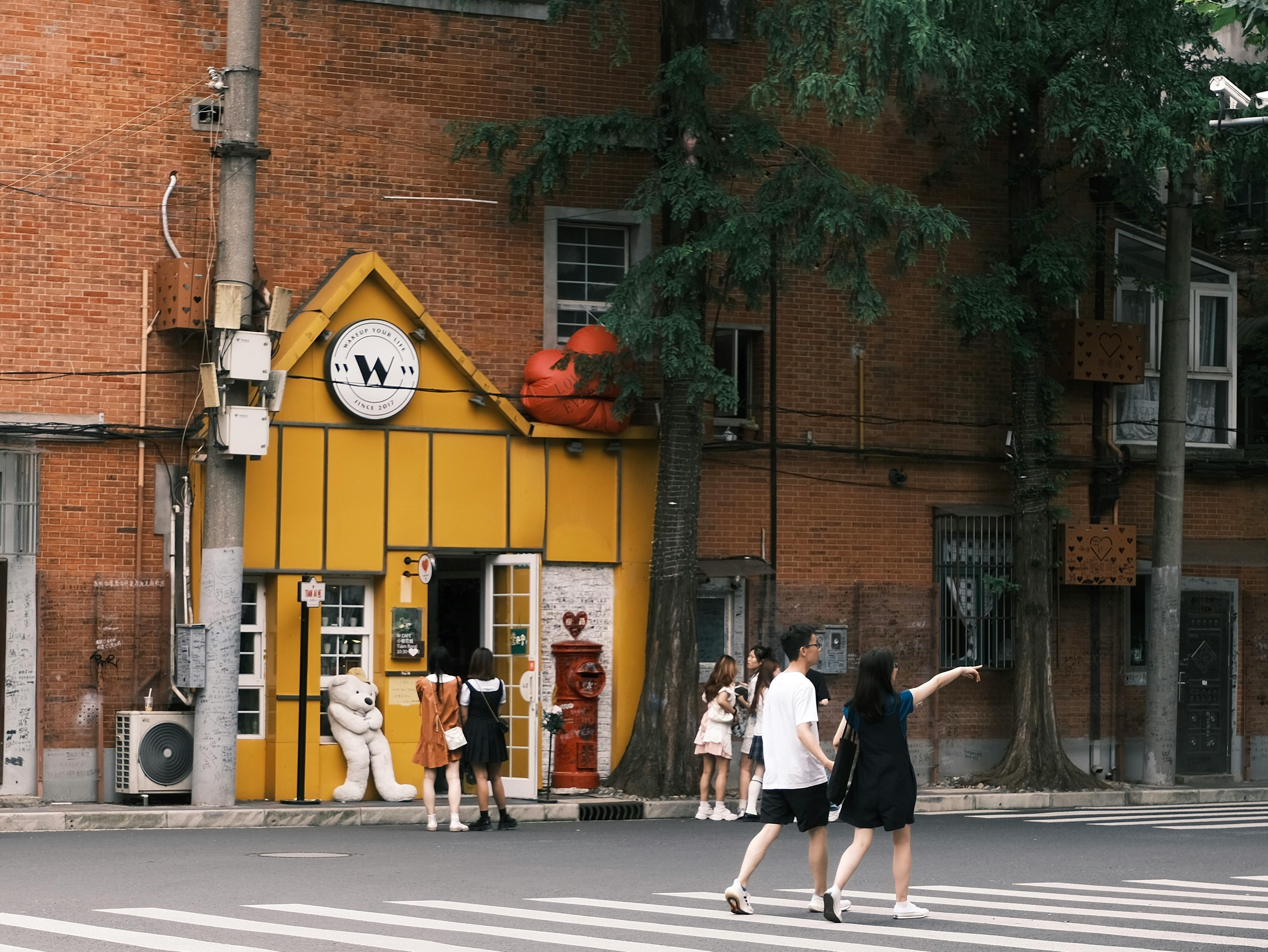 People Pushing Bus on Street in Kolkata · Free Stock Photo