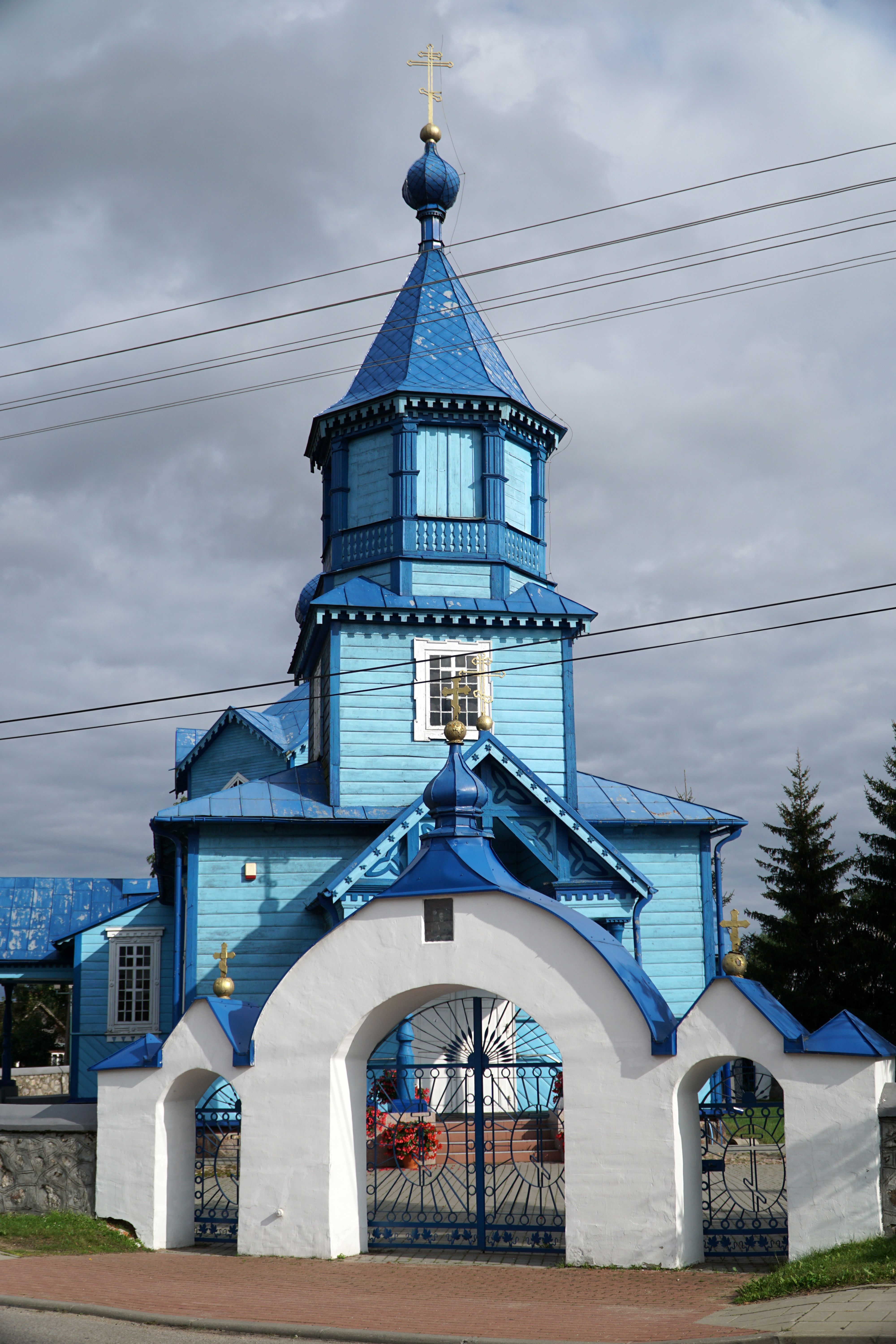 A blue church with a blue roof and white trim · Free Stock Photo