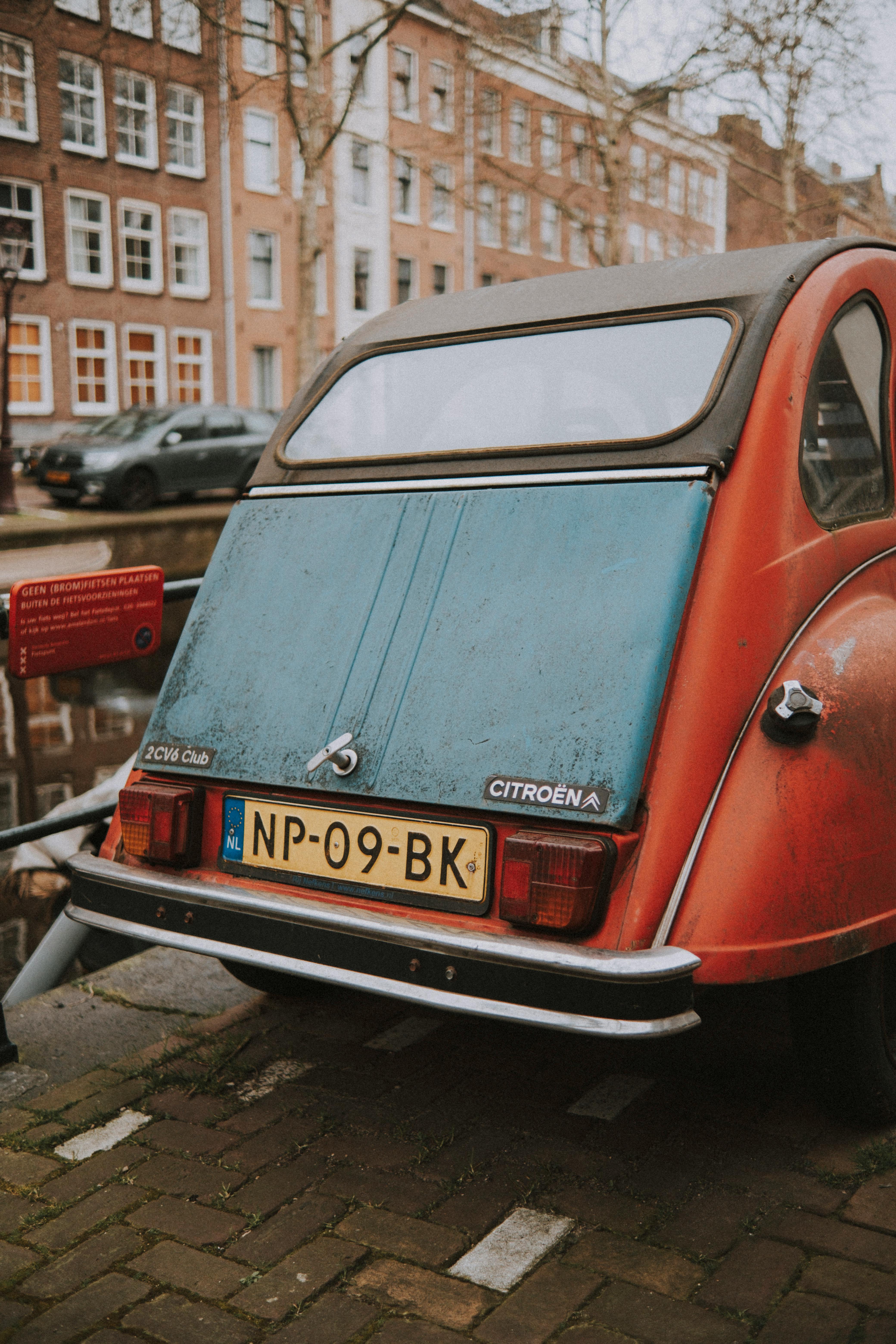 Back of Citroen 2CV · Free Stock Photo
