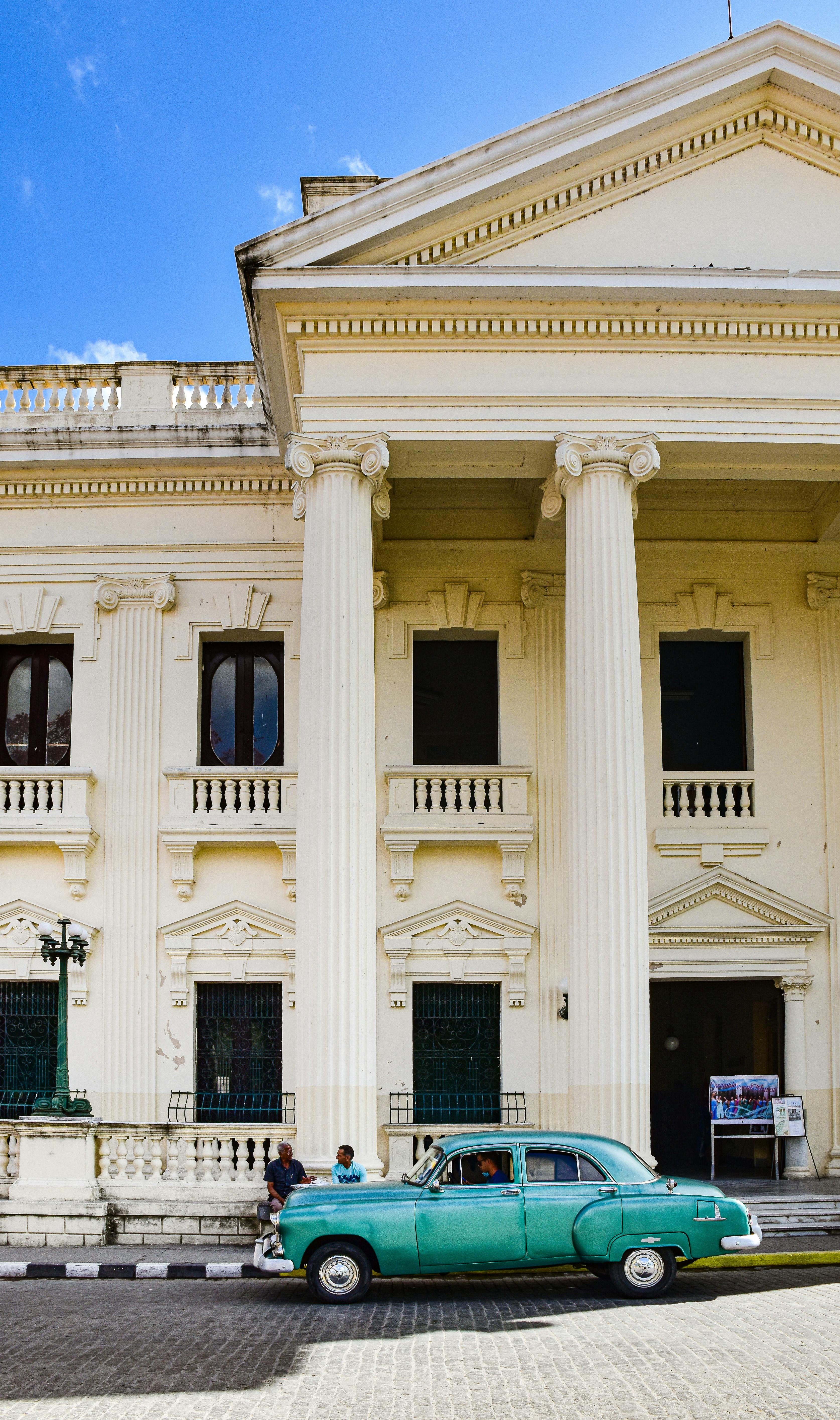 Vintage Car near Building in Havana · Free Stock Photo