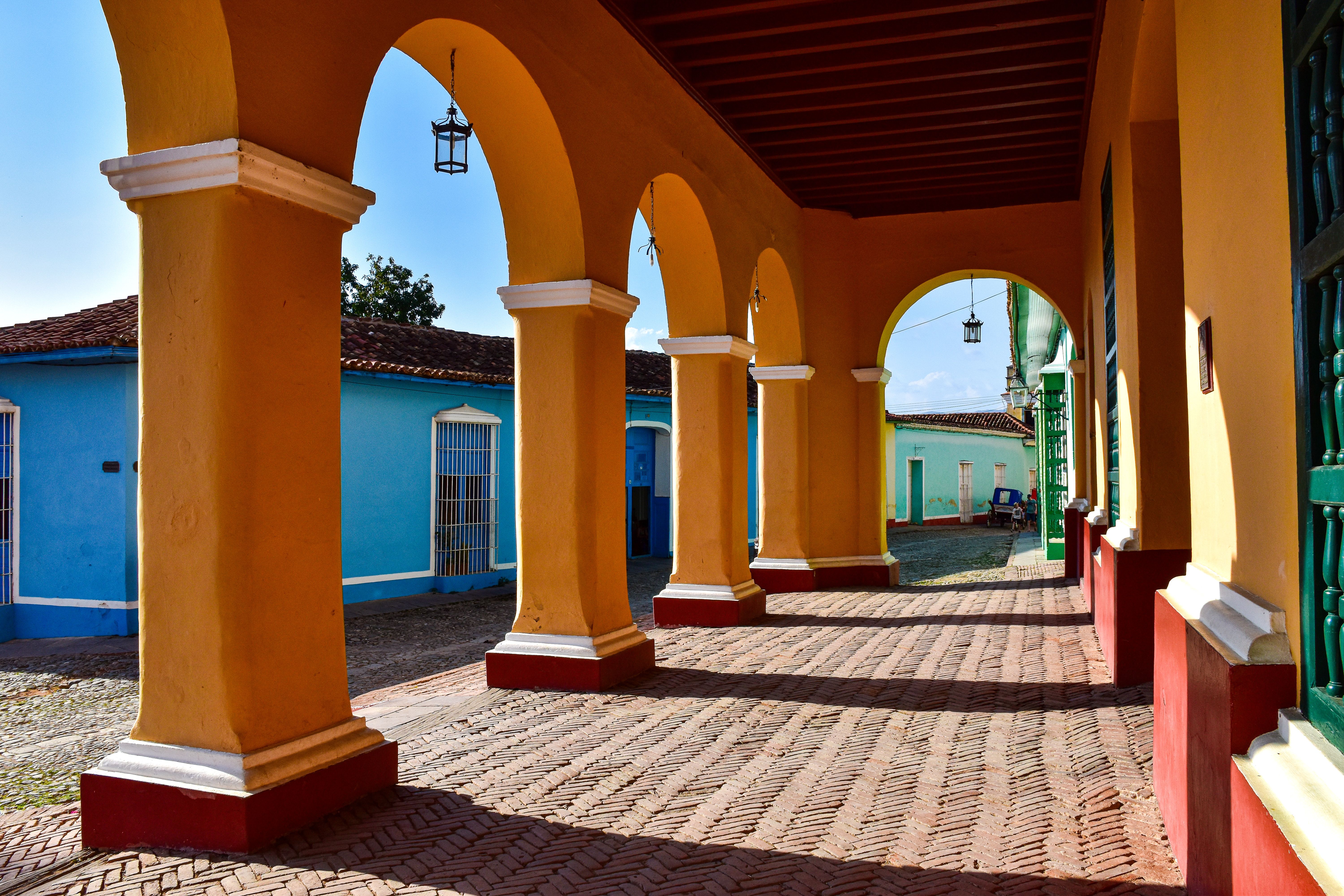 Building with Colonnade in Town · Free Stock Photo