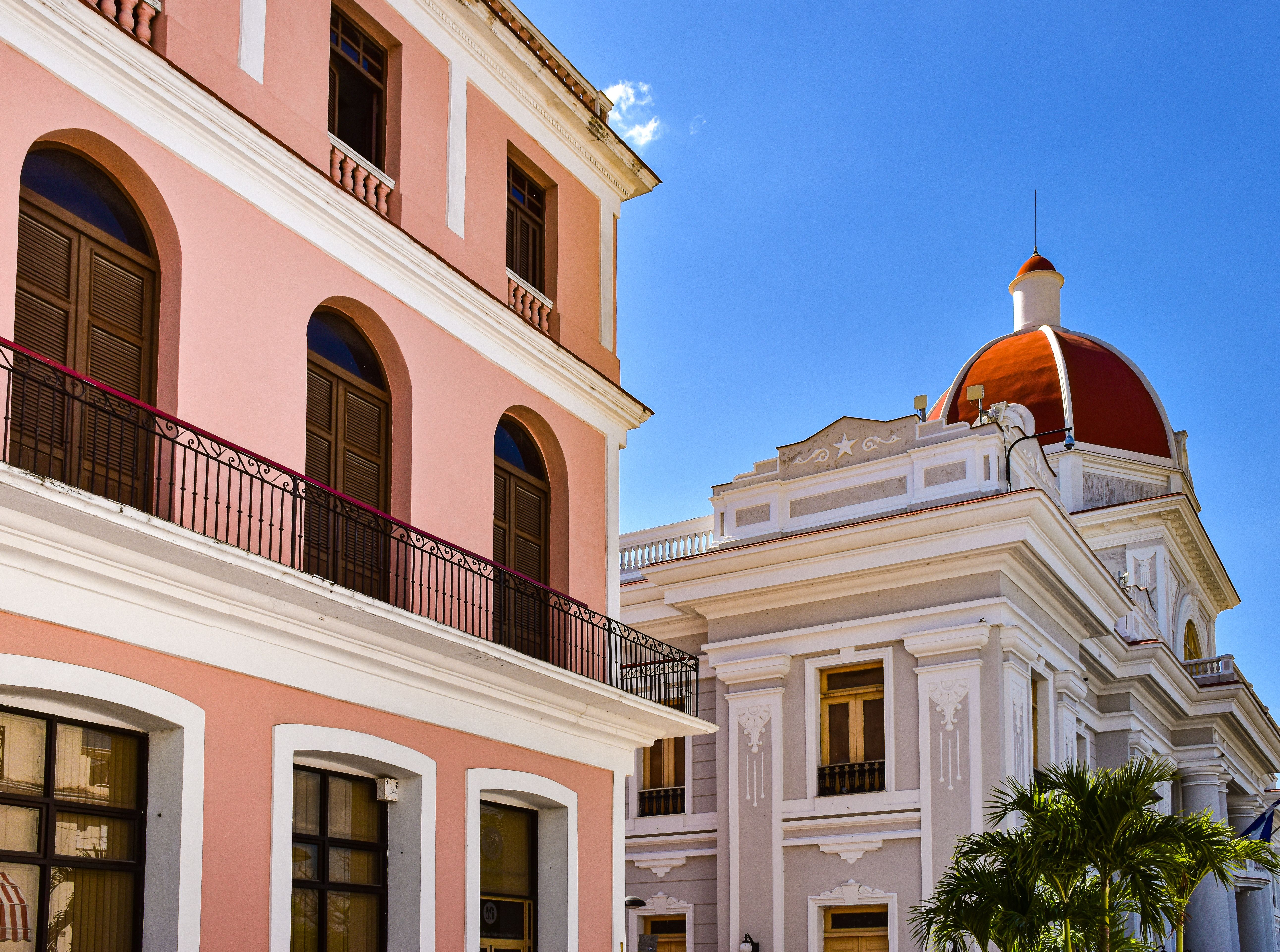Buildings in Town in Cuba · Free Stock Photo