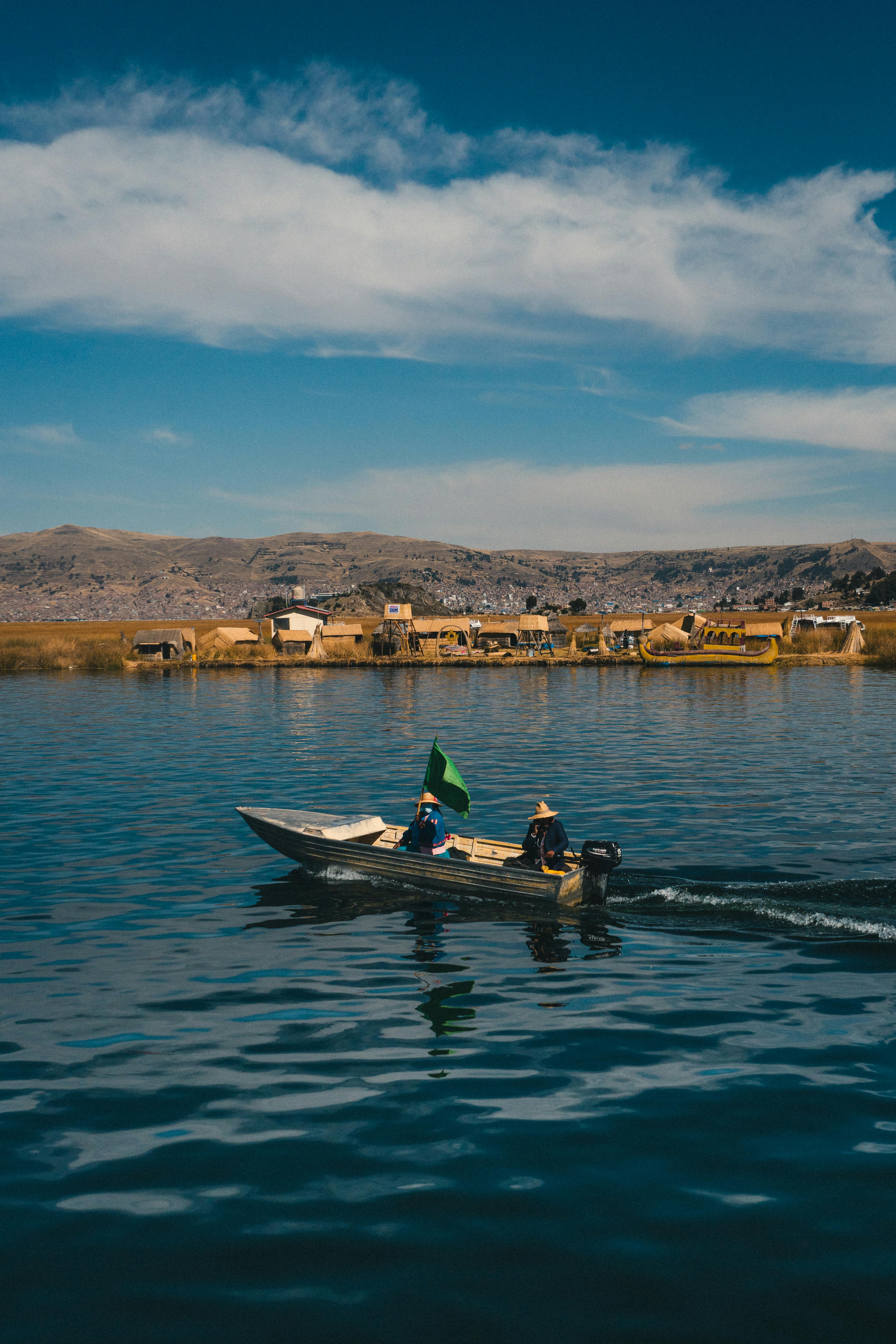 People on Motorboat · Free Stock Photo