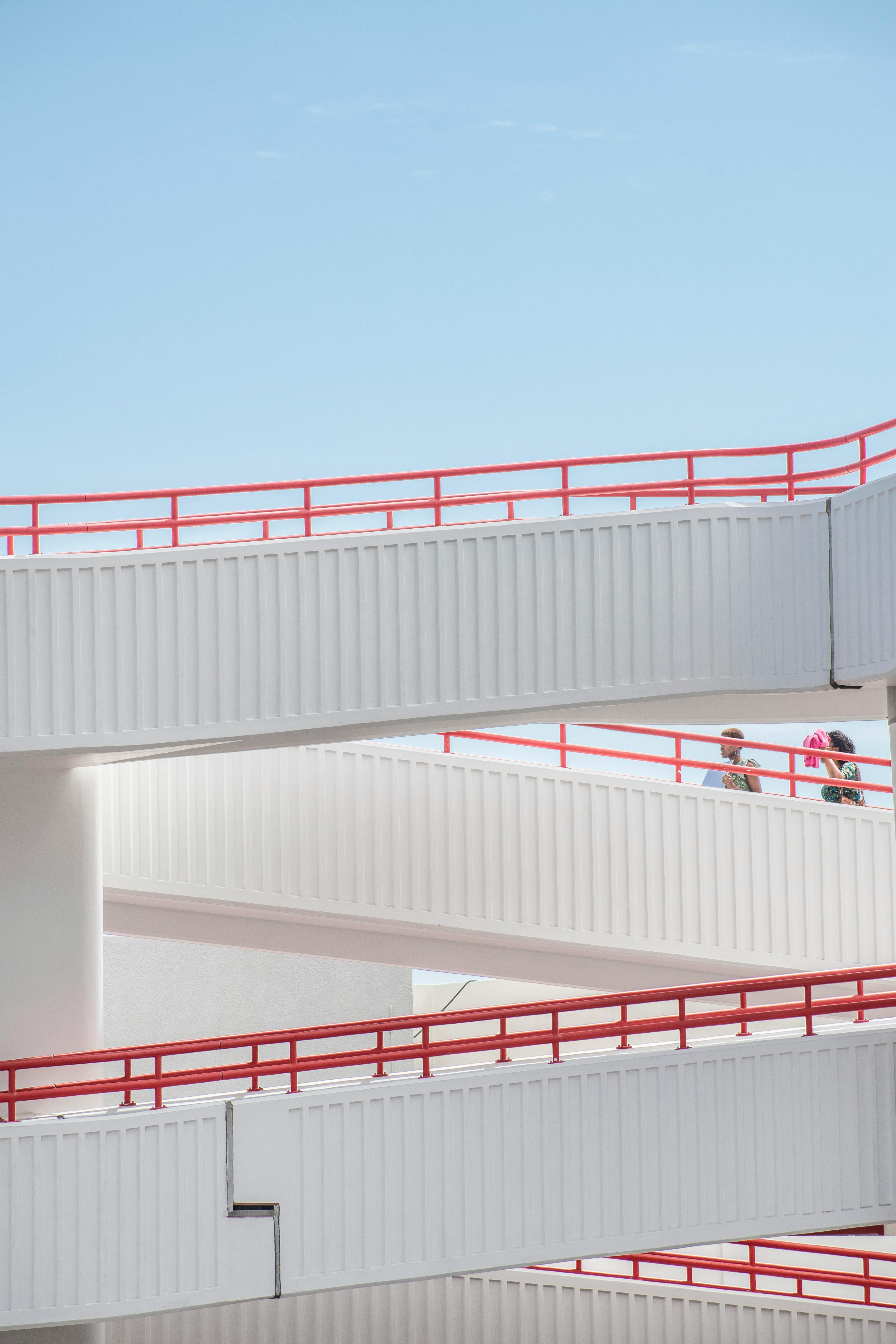 Modern Footbridge in Dubai · Free Stock Photo