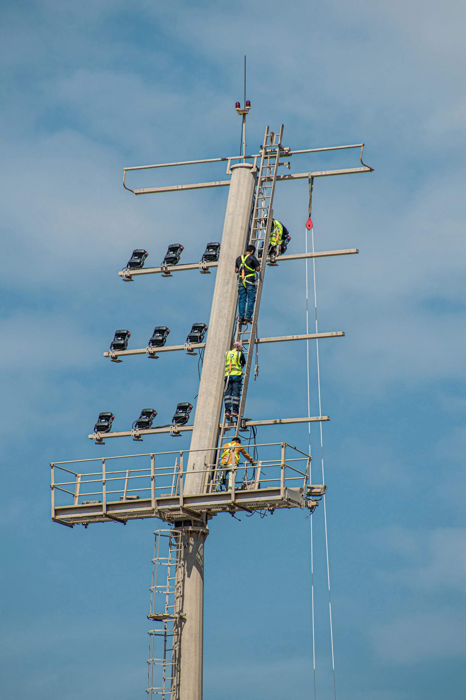 Men At Work Photos, Download The BEST Free Men At Work Stock Photos ...