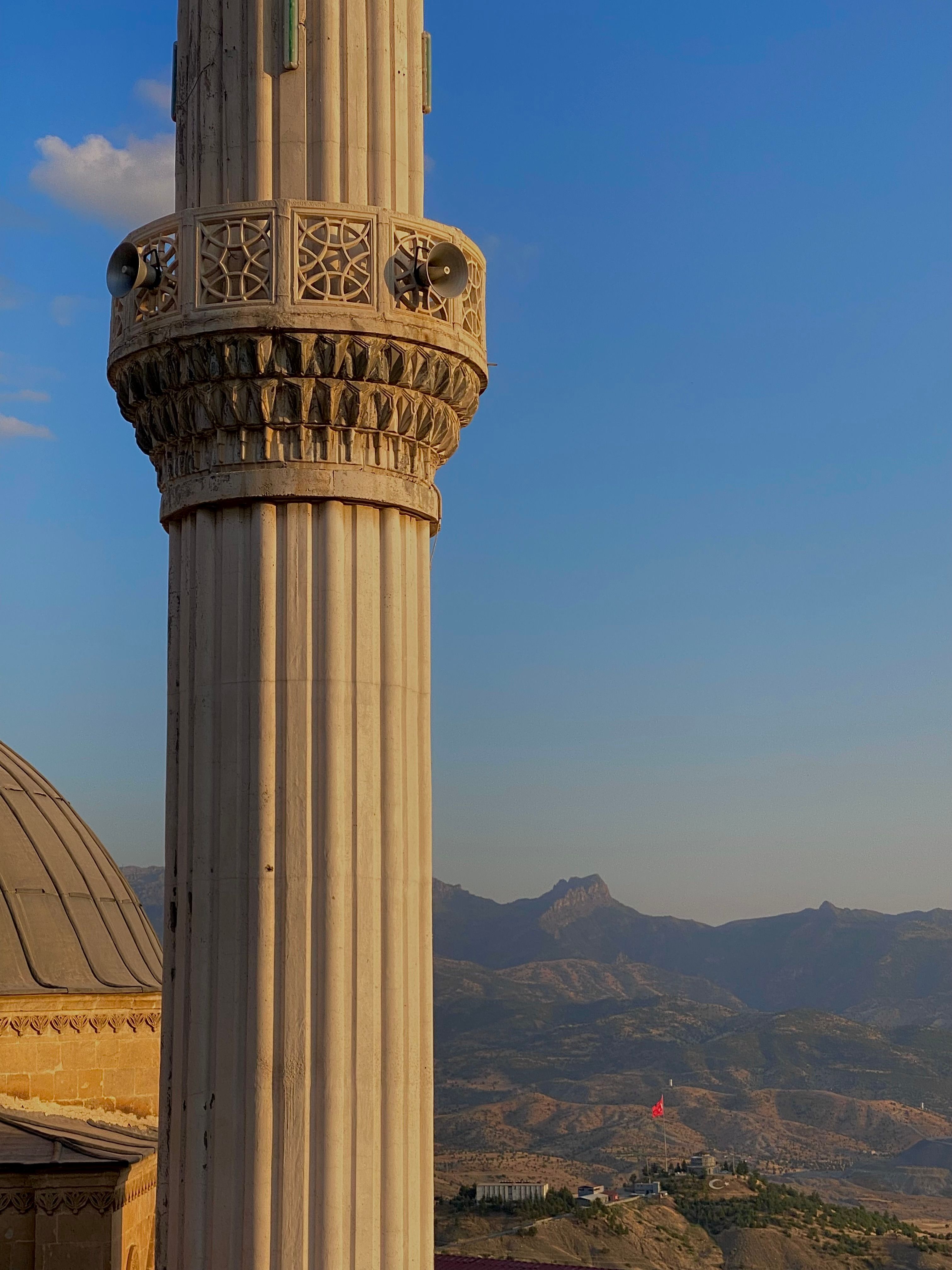 Minaret Overlooking Mountains · Free Stock Photo