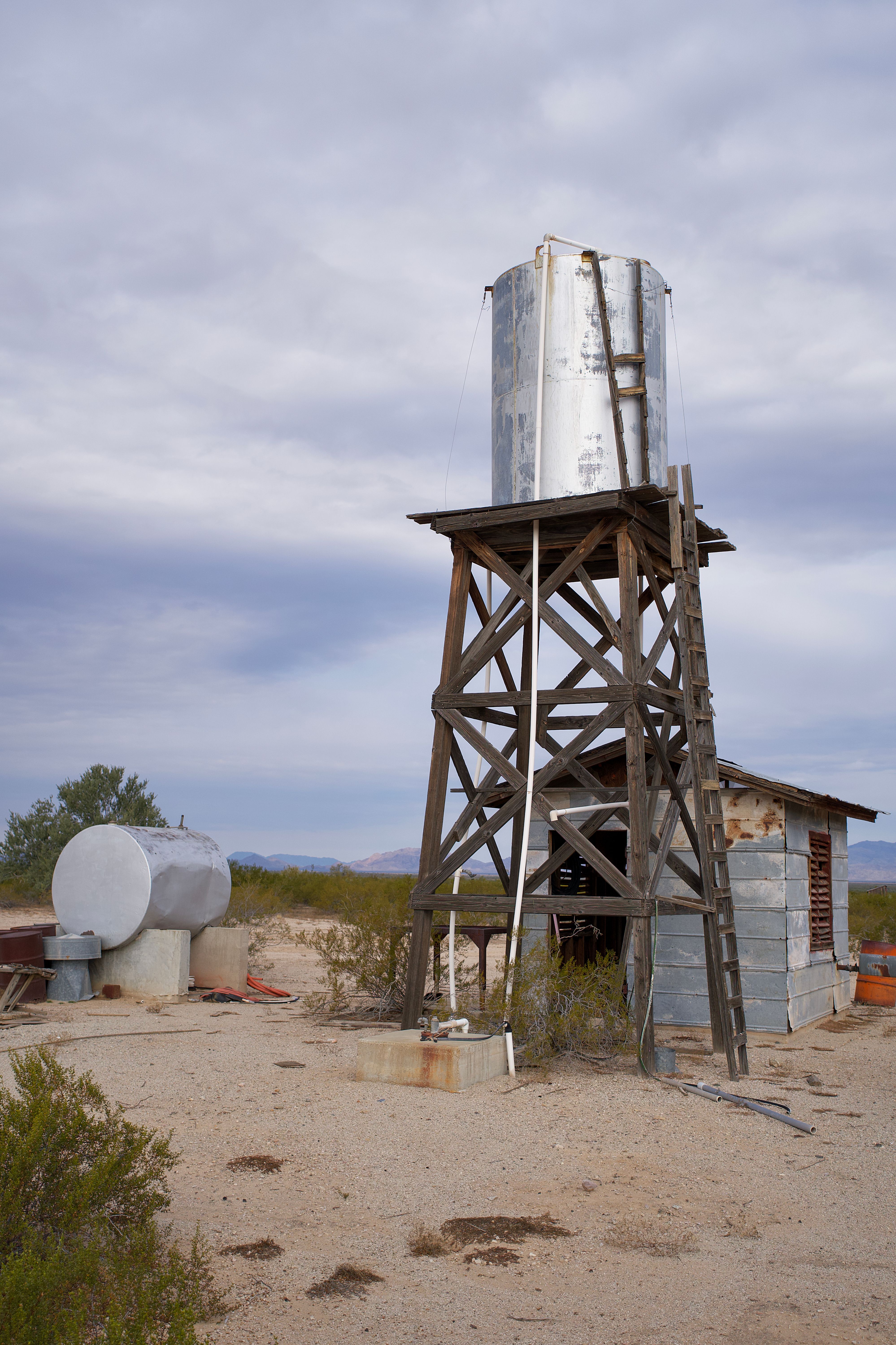 A water tower in the desert with a metal roof · Free Stock Photo