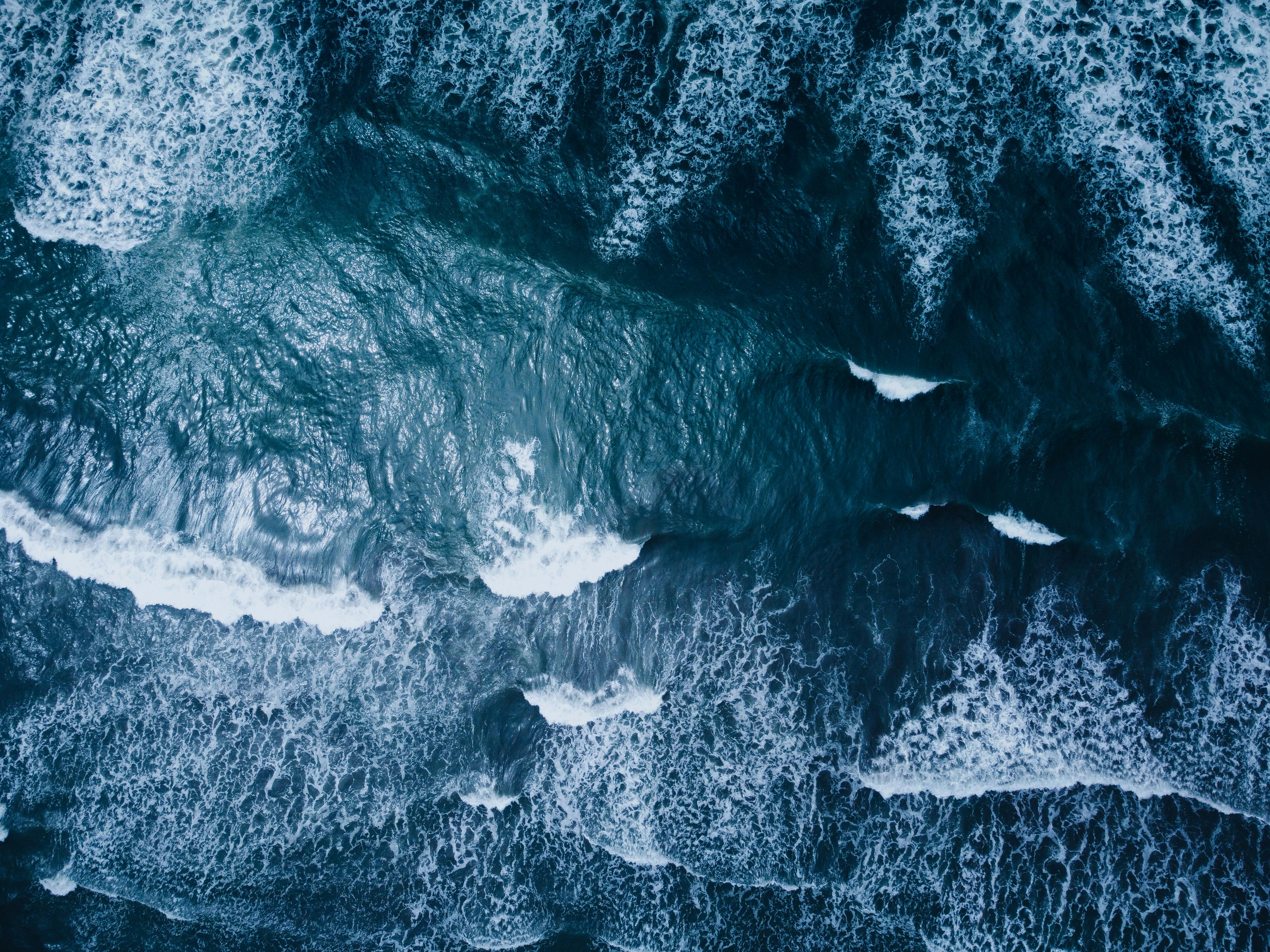 Top View of Waves Washing up the Shore · Free Stock Photo
