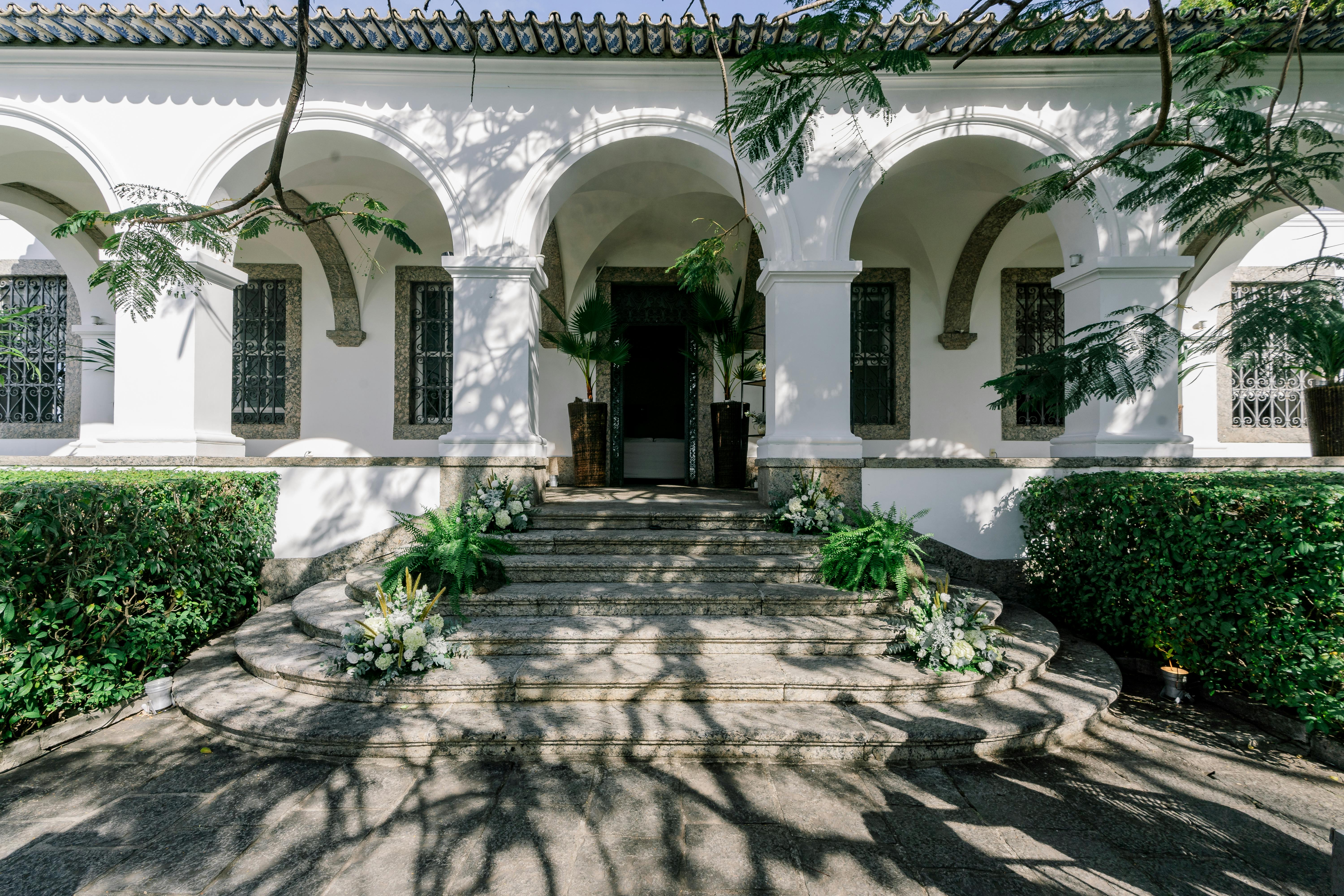 Arcade Facade of a Building · Free Stock Photo