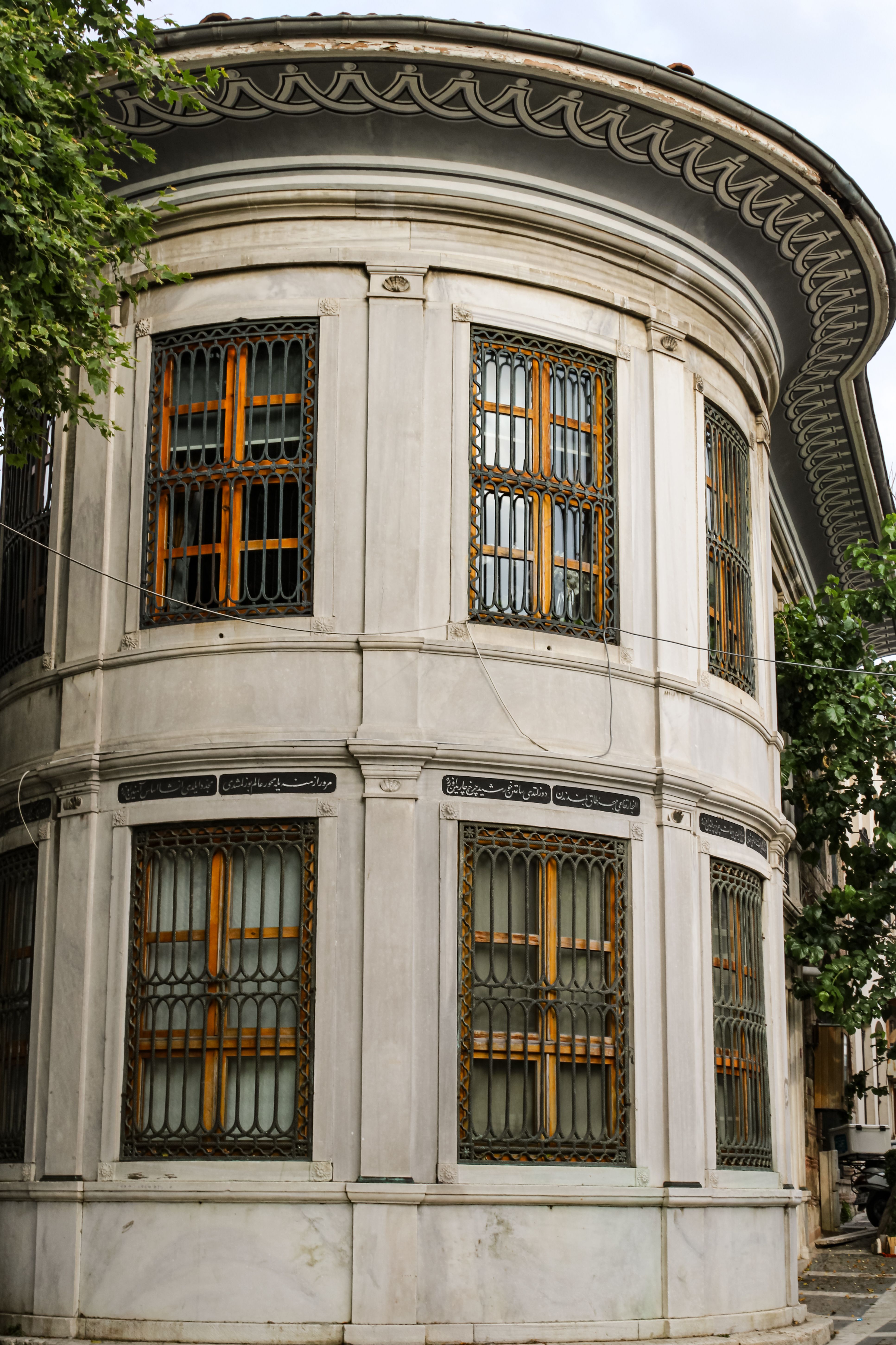 Facade of a Round Historical Building · Free Stock Photo