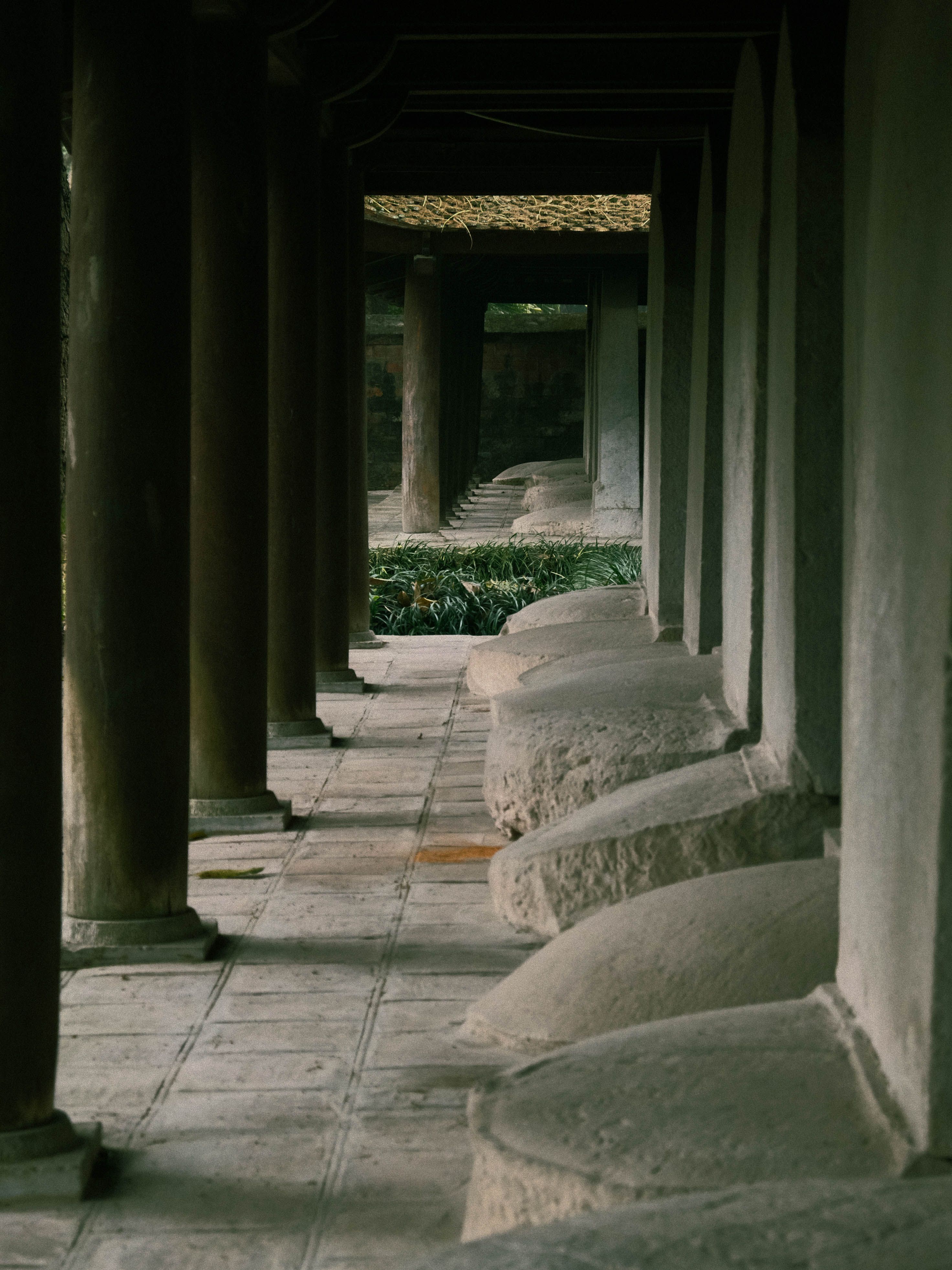 Colonnade around Narrow Stairs in Temple · Free Stock Photo