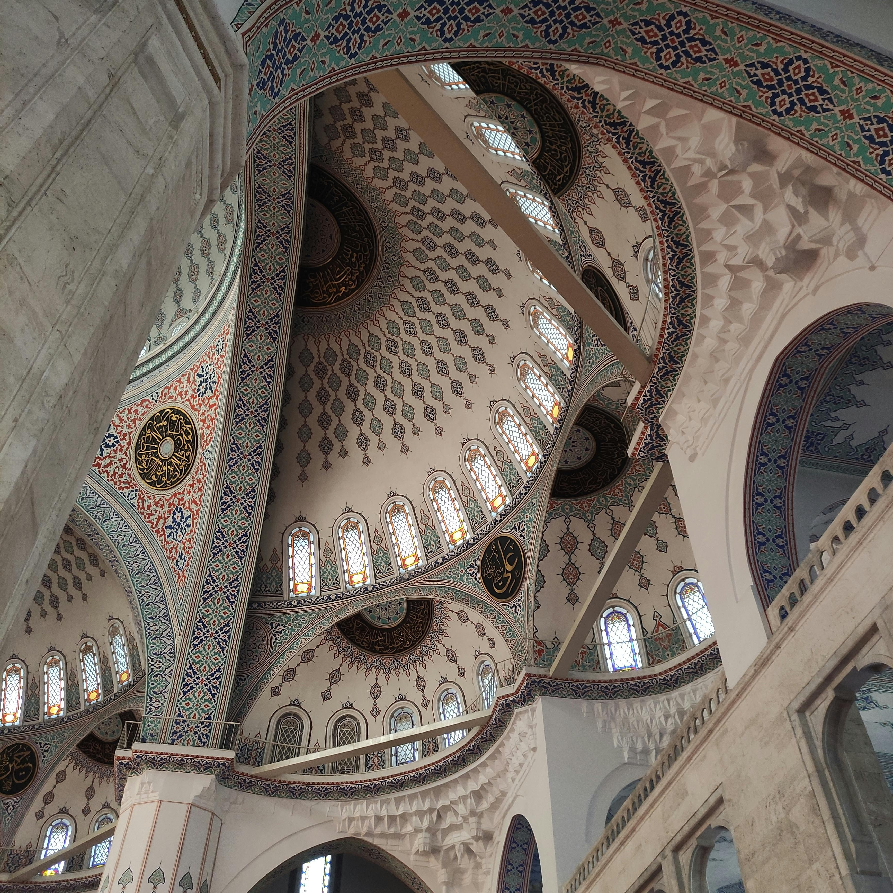 Interior of Masjid al Nabawi Mosque in Saudi Arabia · Free Stock Photo