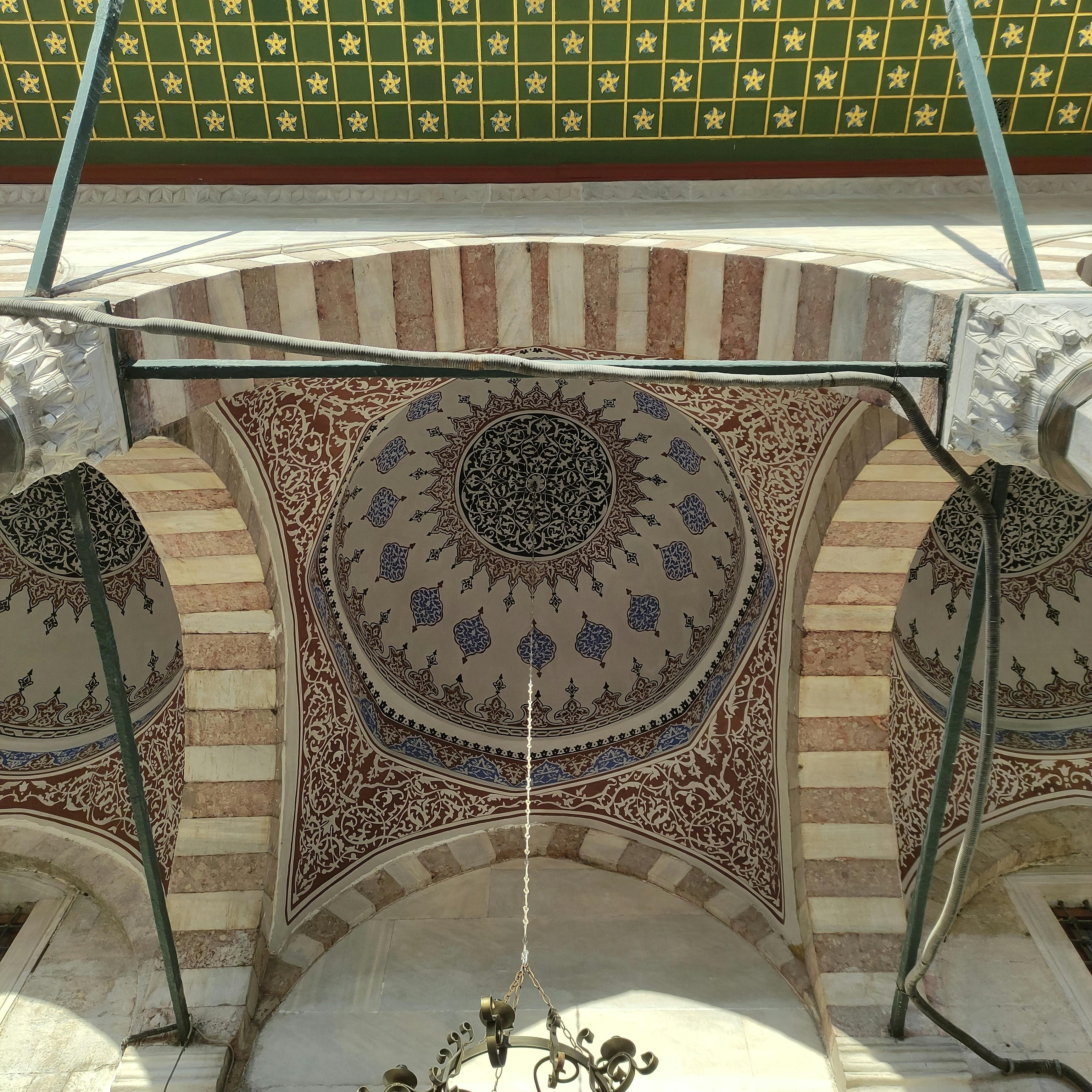 Ornate Wall of a Mosque · Free Stock Photo