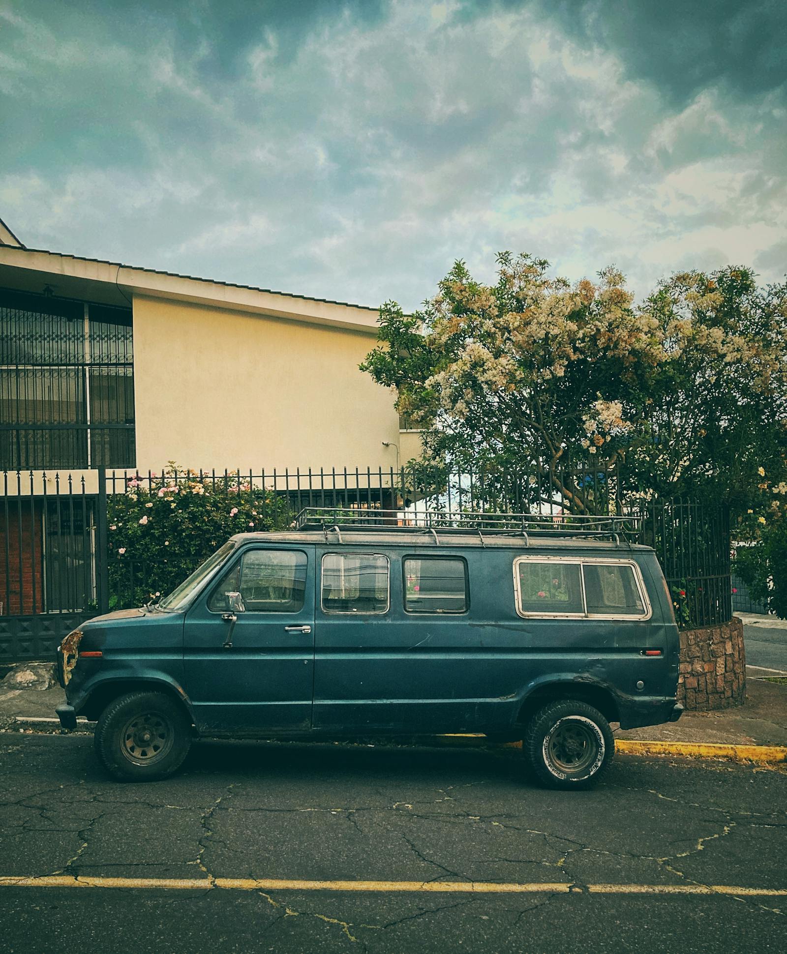 Used Car Photos, Download The BEST Free Used Car Stock Photos & HD Images