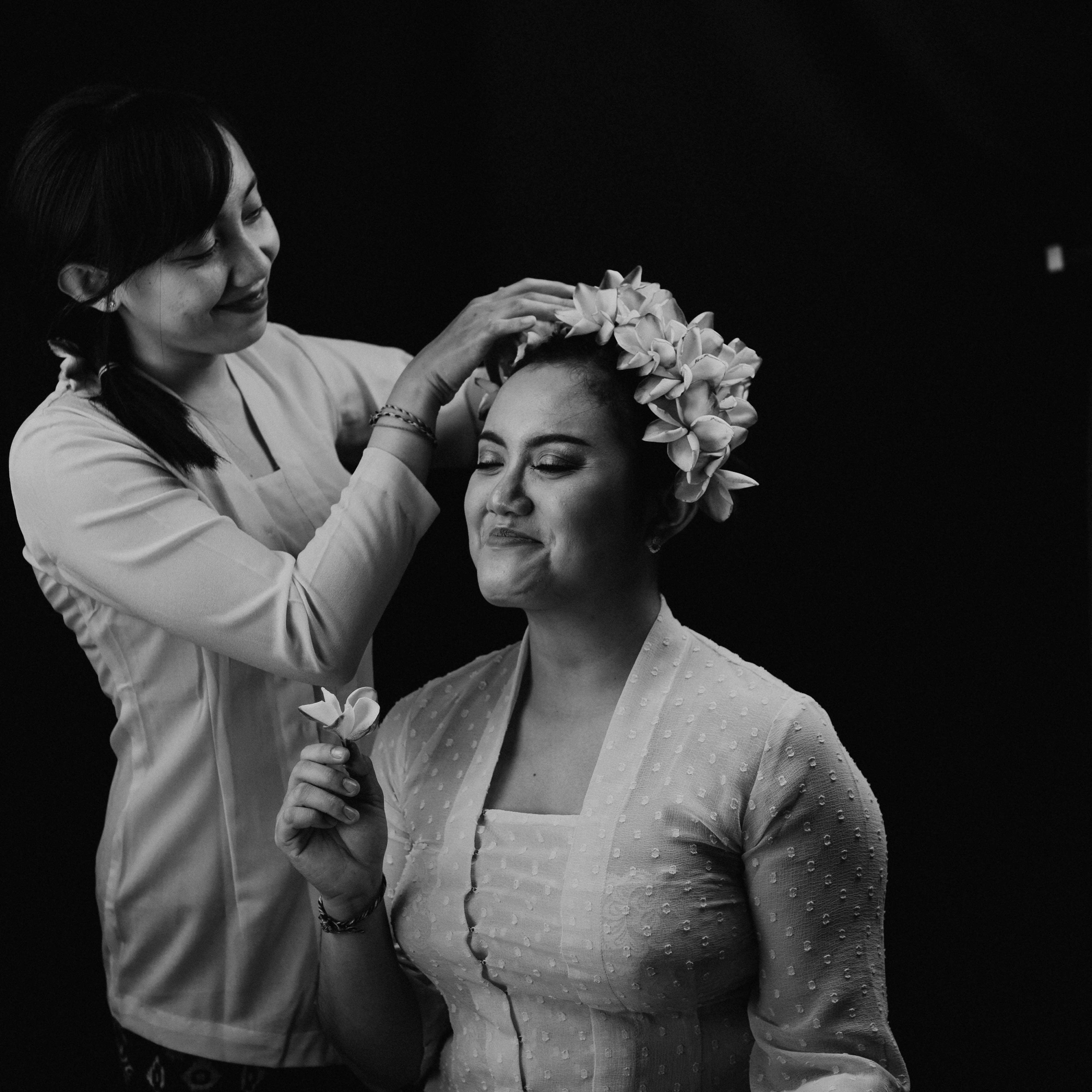 Helping A Stranger Photos, Download The BEST Free Helping A Stranger ...