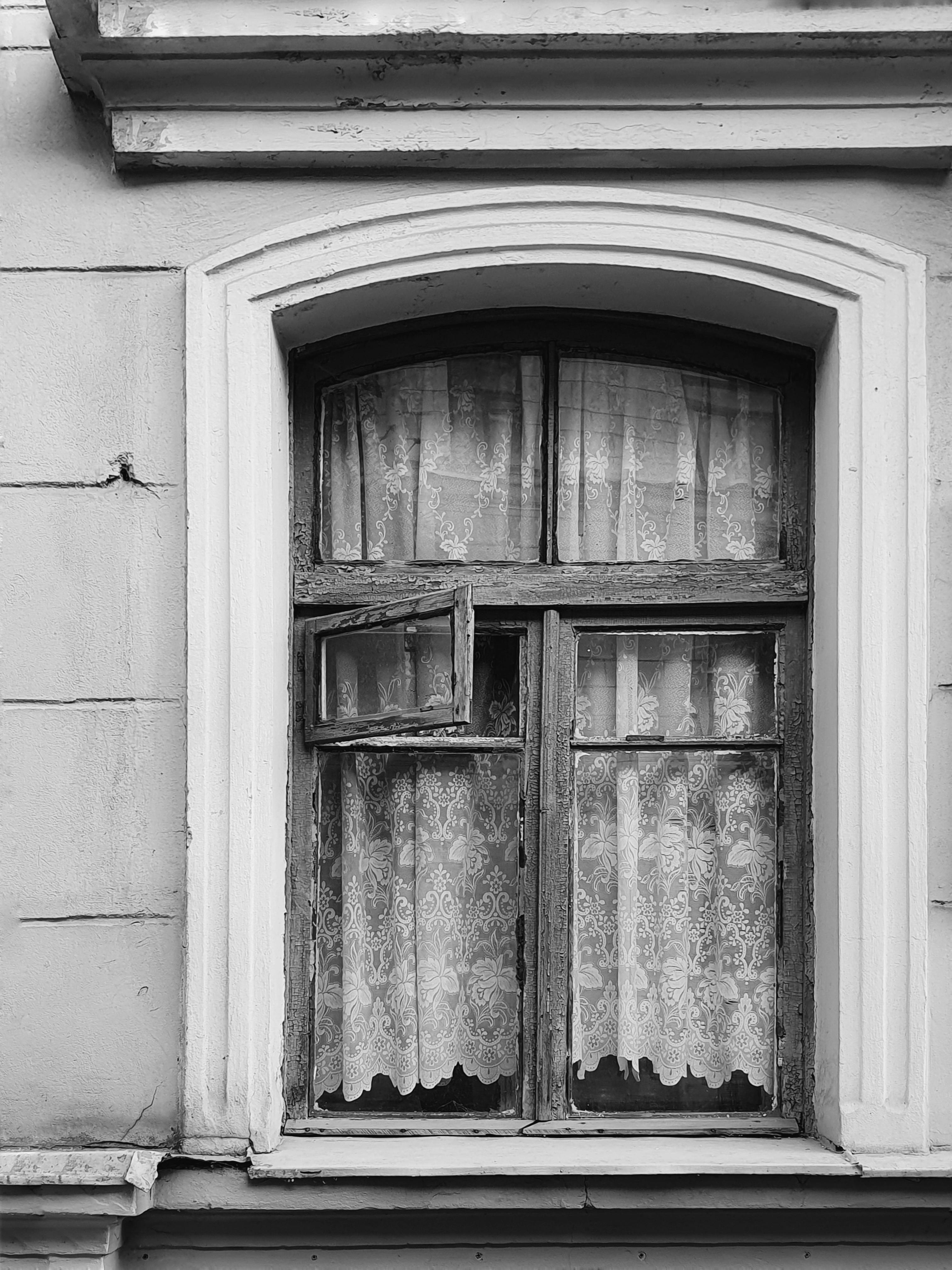 Window in a Traditional Tenement · Free Stock Photo