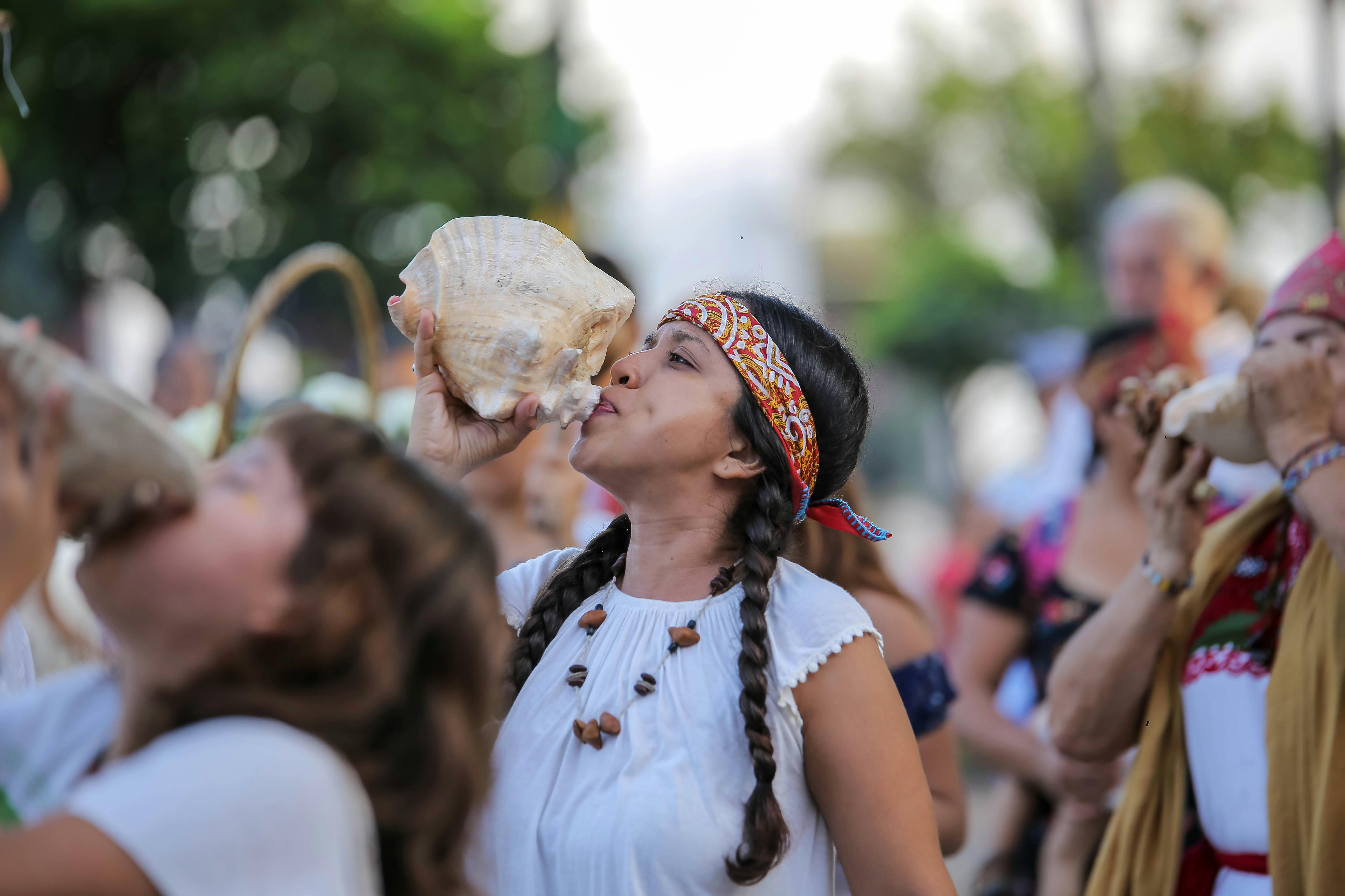 Blowing Conch Photos, Download The BEST Free Blowing Conch Stock Photos ...