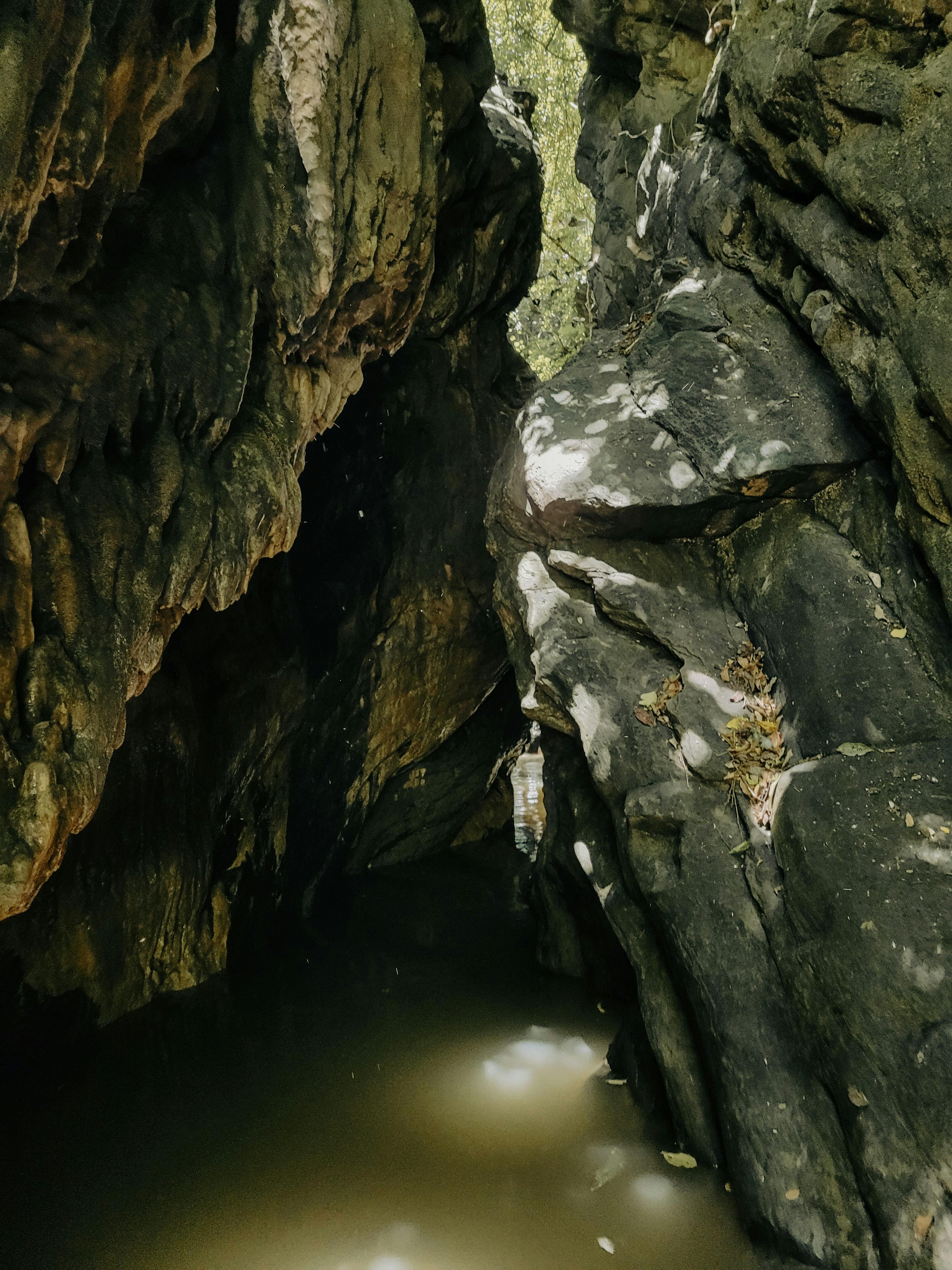 River Flowing through a Narrow Ravine · Free Stock Photo