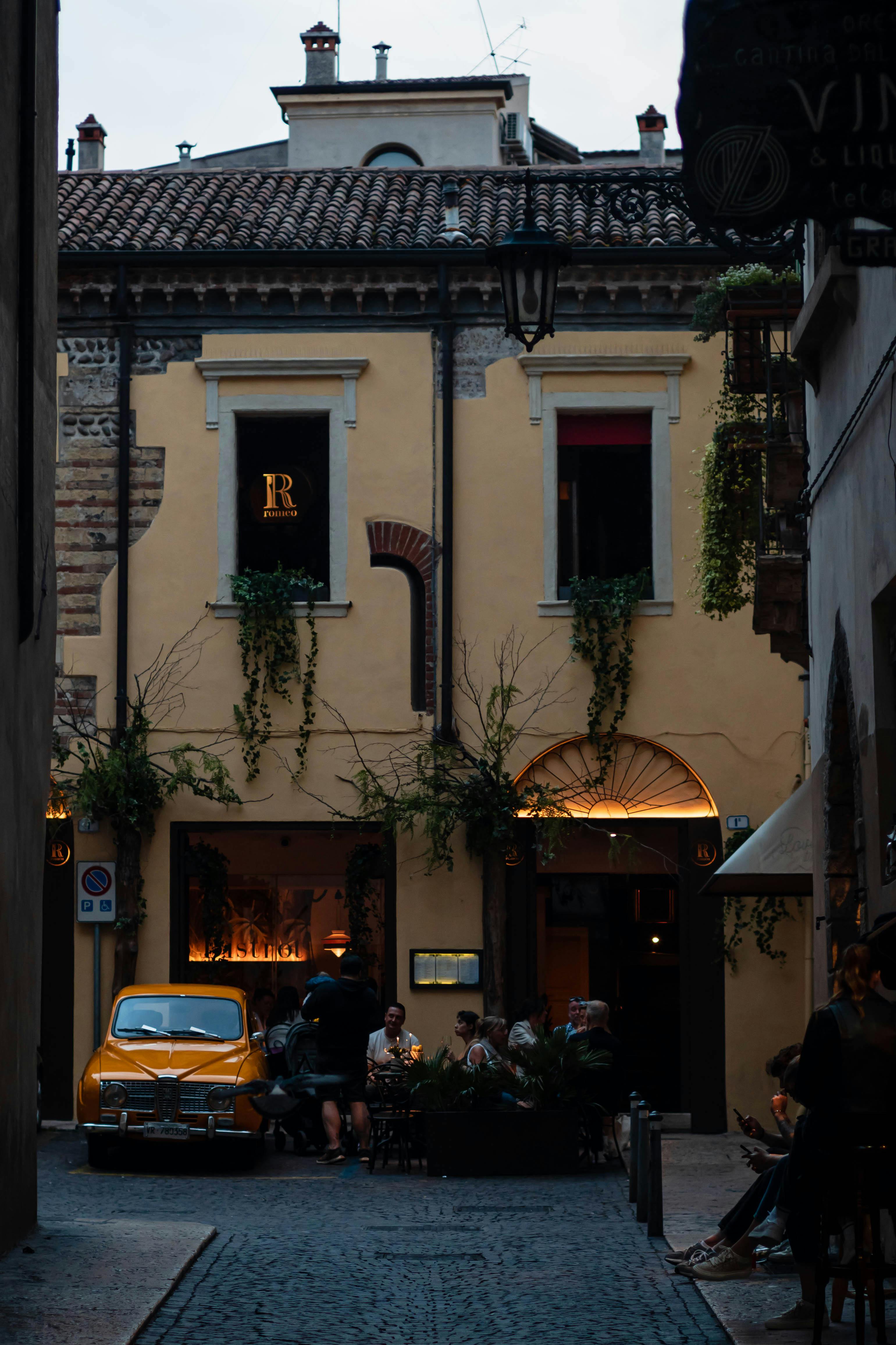 A Traditional Italian Building in a Narrow Cobblestone Alley · Free ...