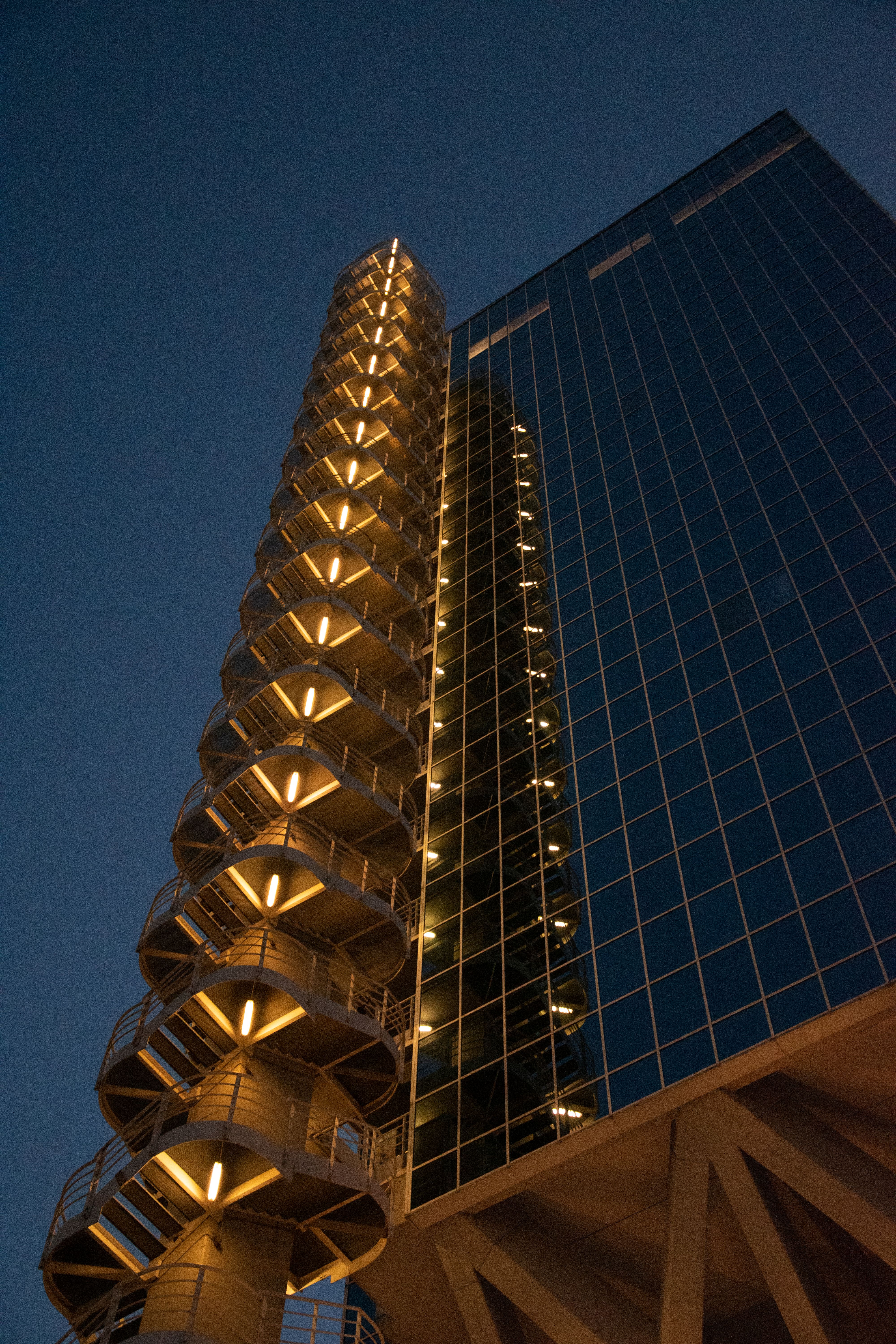 Modern Building in Evening · Free Stock Photo