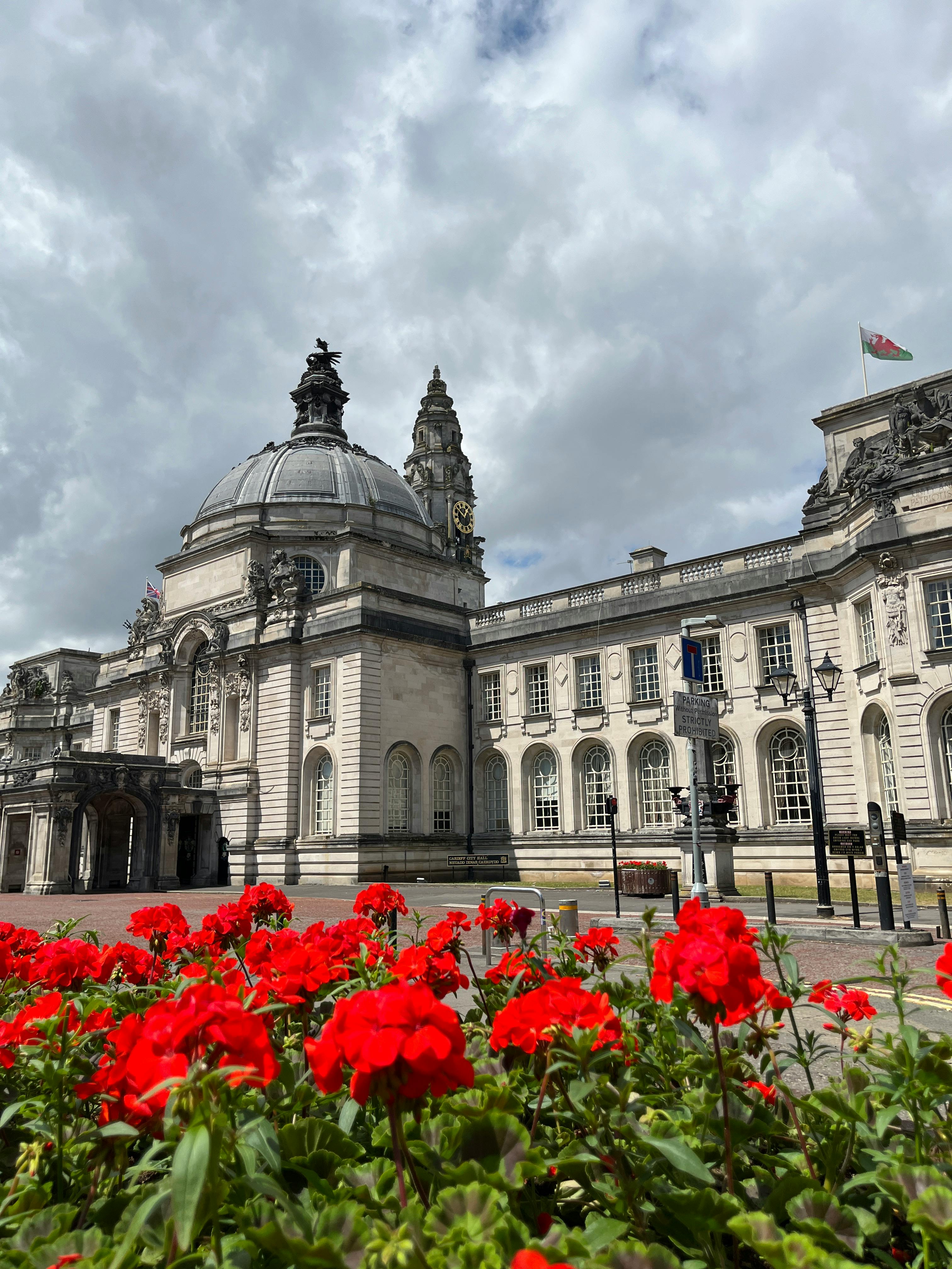 View of Flowers in front of the City Hall in Cardiff, Wales, UK · Free ...