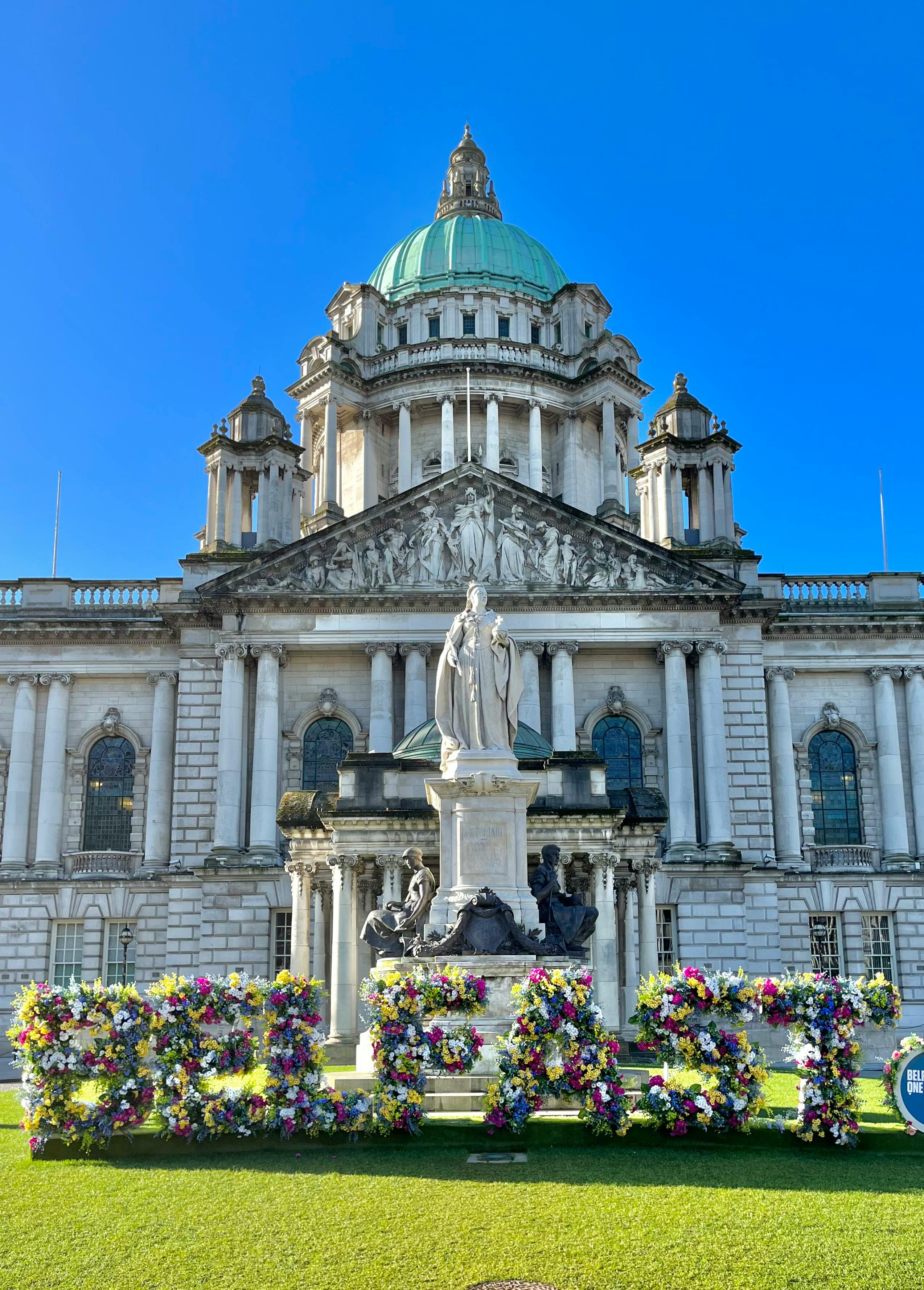 Statue in front of Belfast City Hall · Free Stock Photo