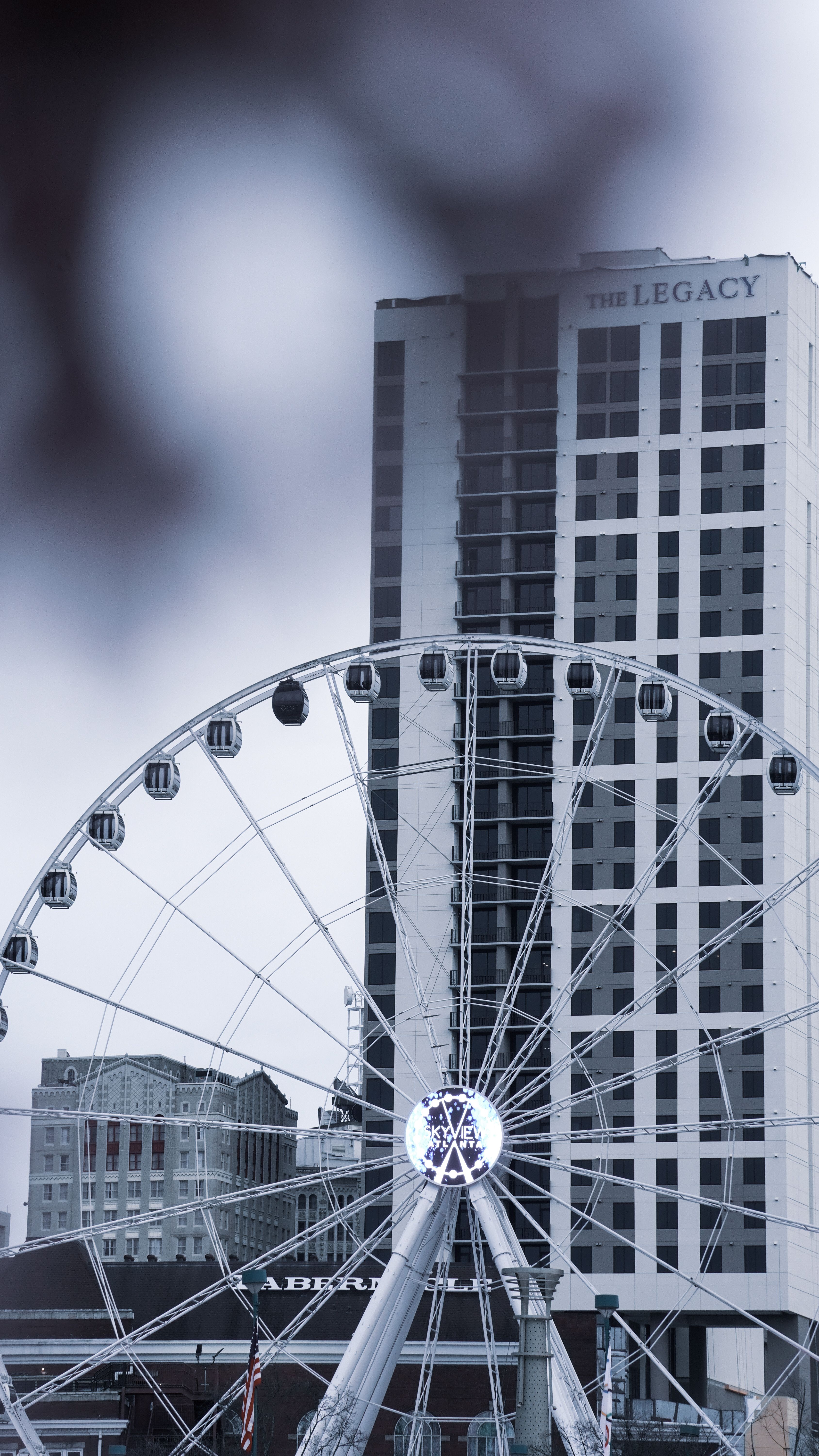 Ferris Wheel and Building behind · Free Stock Photo