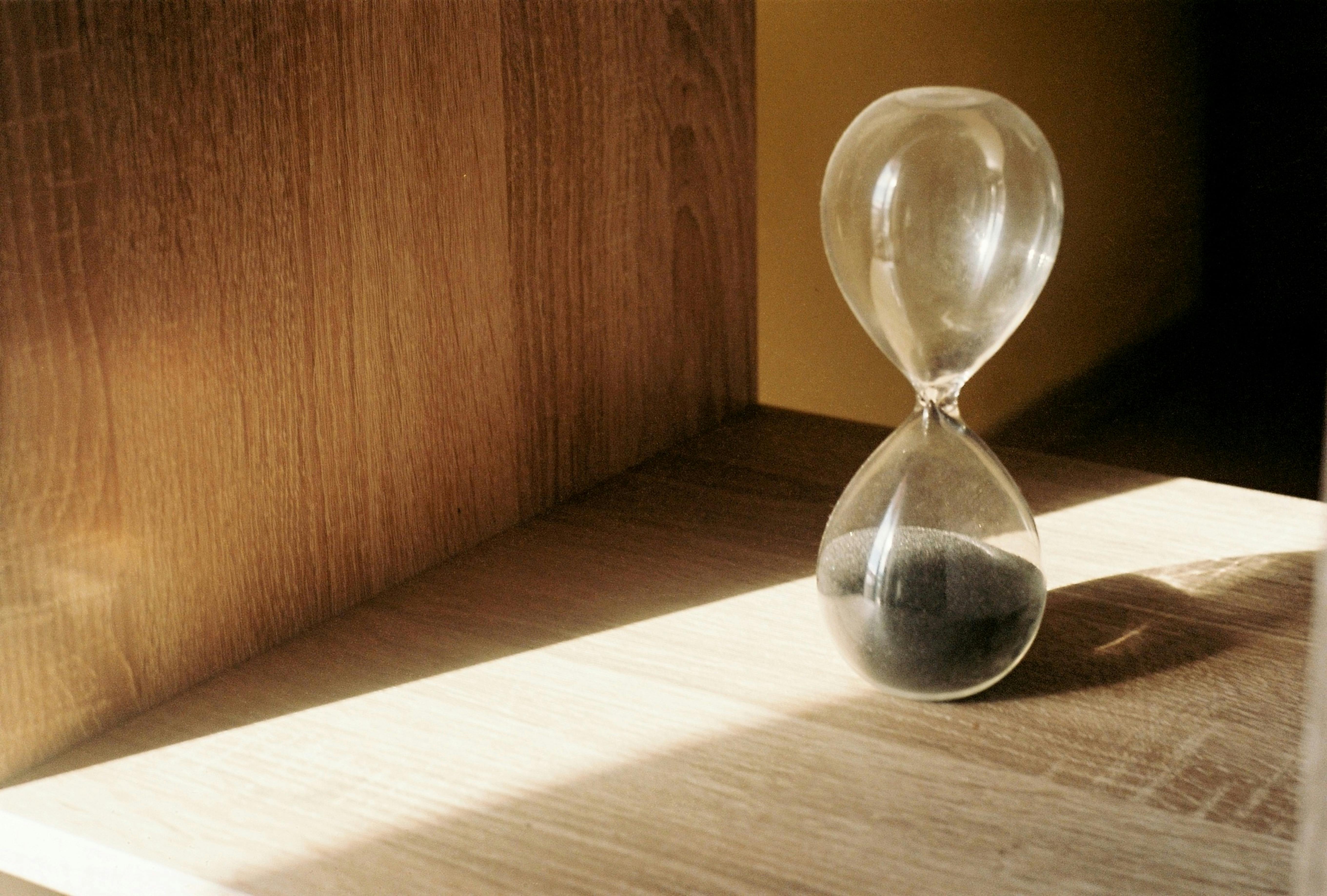 Selective Focus Photography of Hour Glass · Free Stock Photo