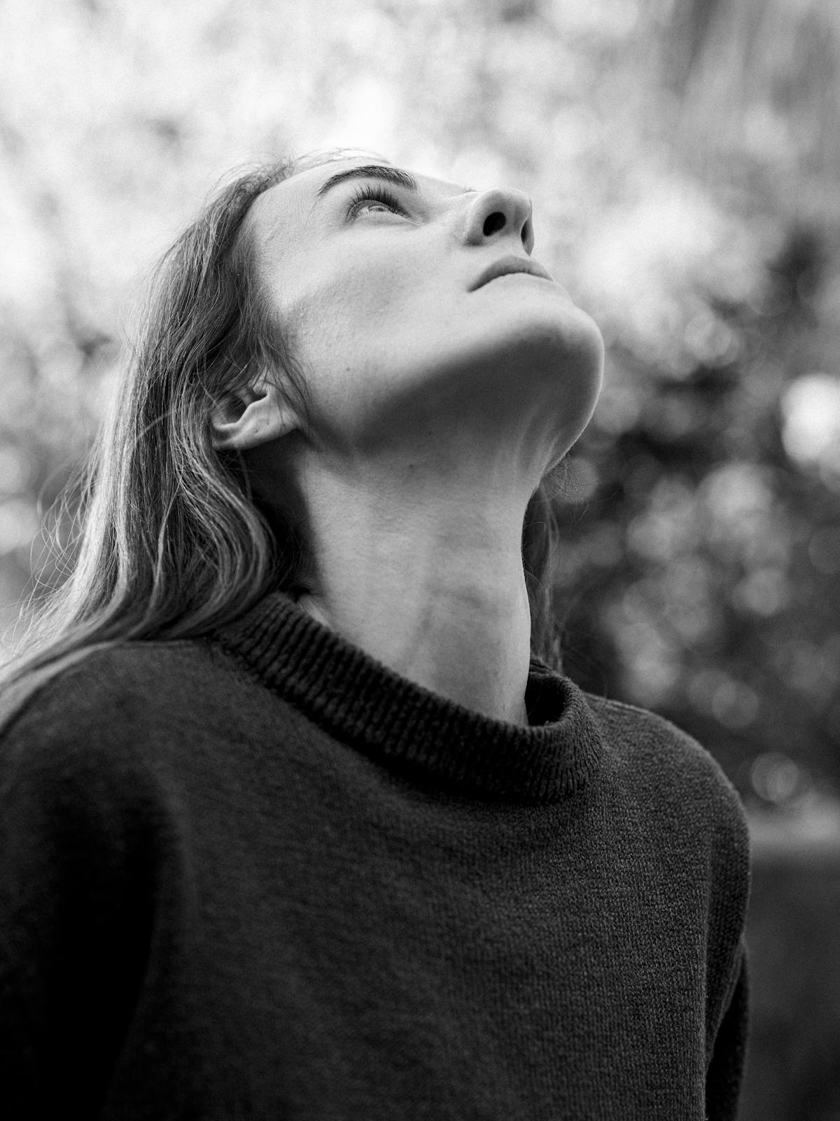 Woman Looking Up Photos, Download The BEST Free Woman Looking Up Stock ...