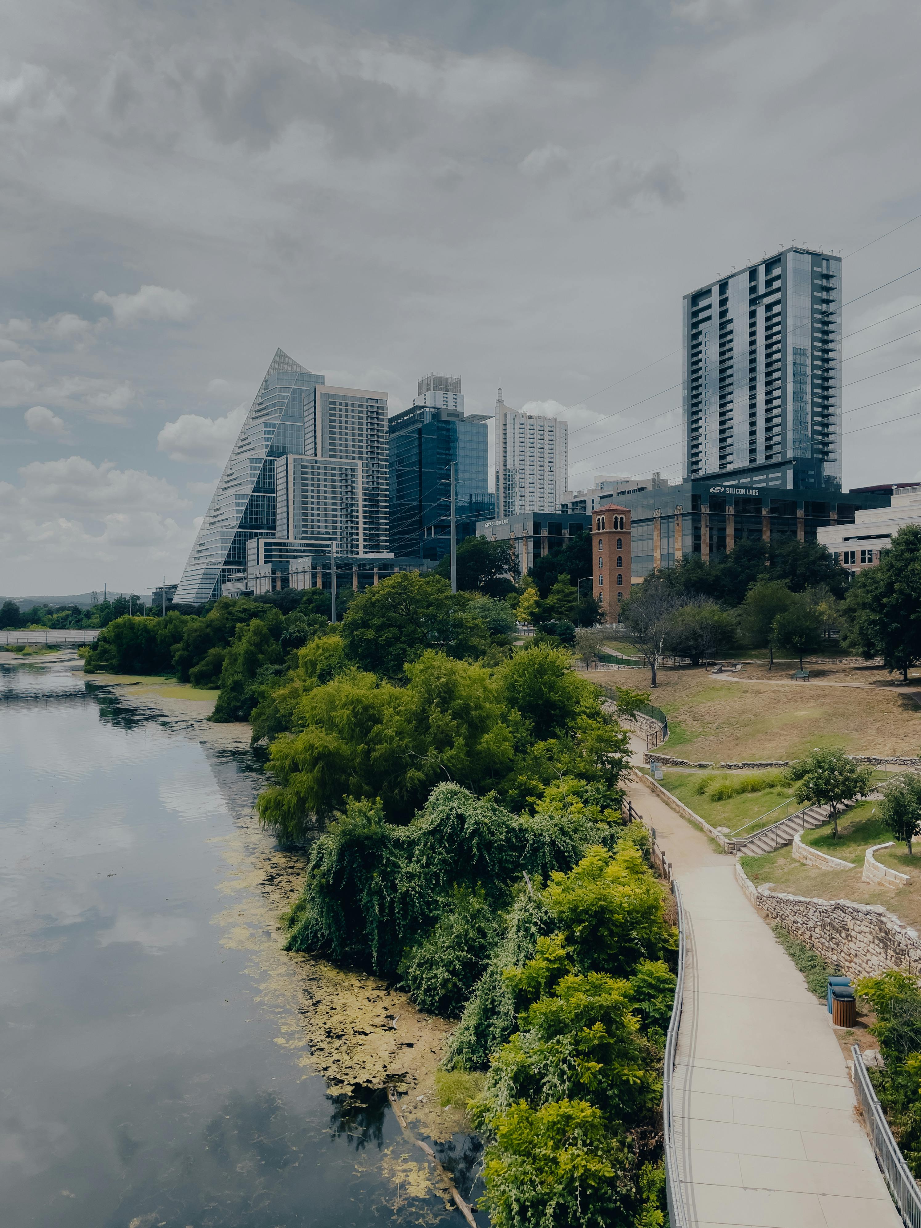 Park near River in City · Free Stock Photo