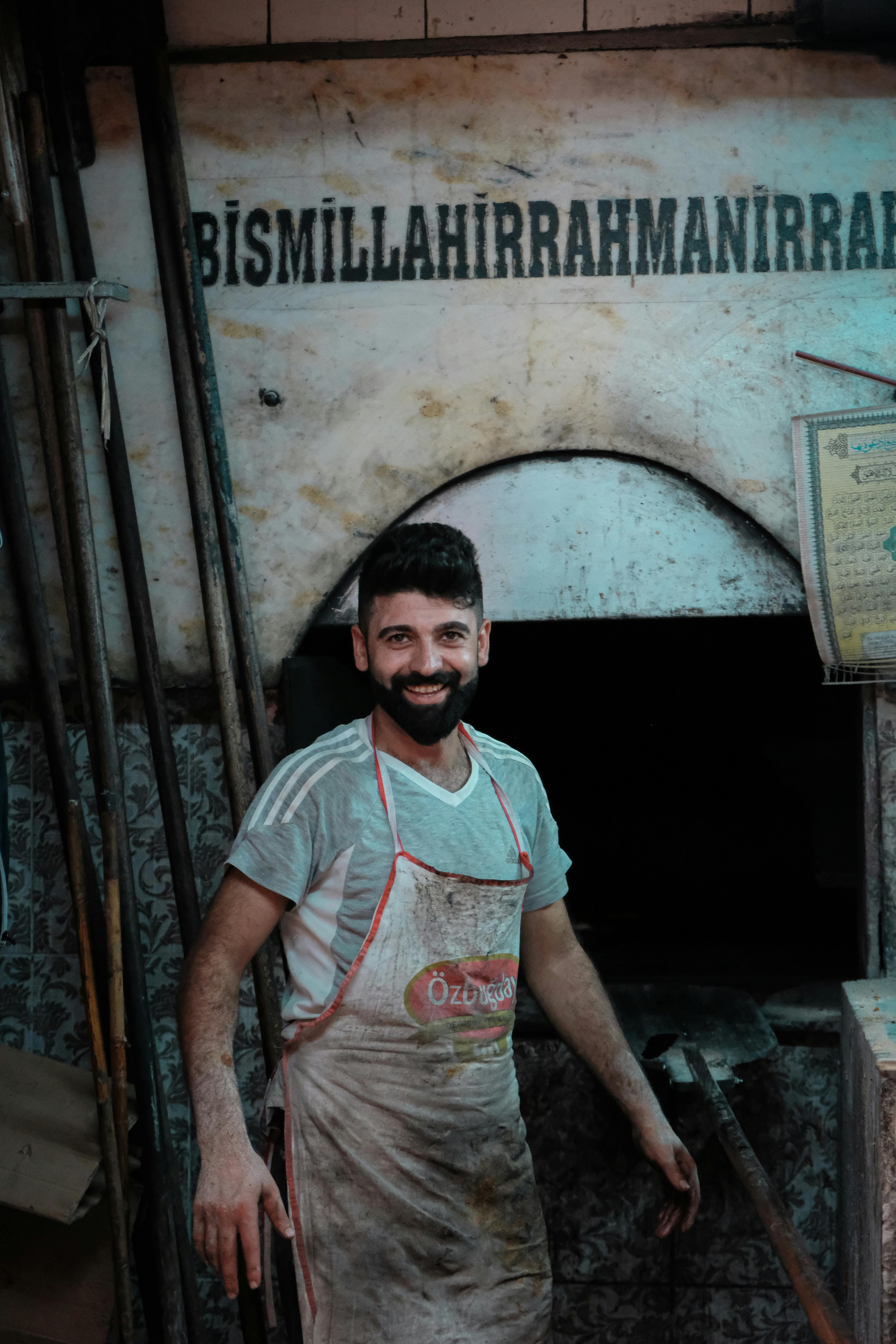 Worker in Apron in Turkey · Free Stock Photo