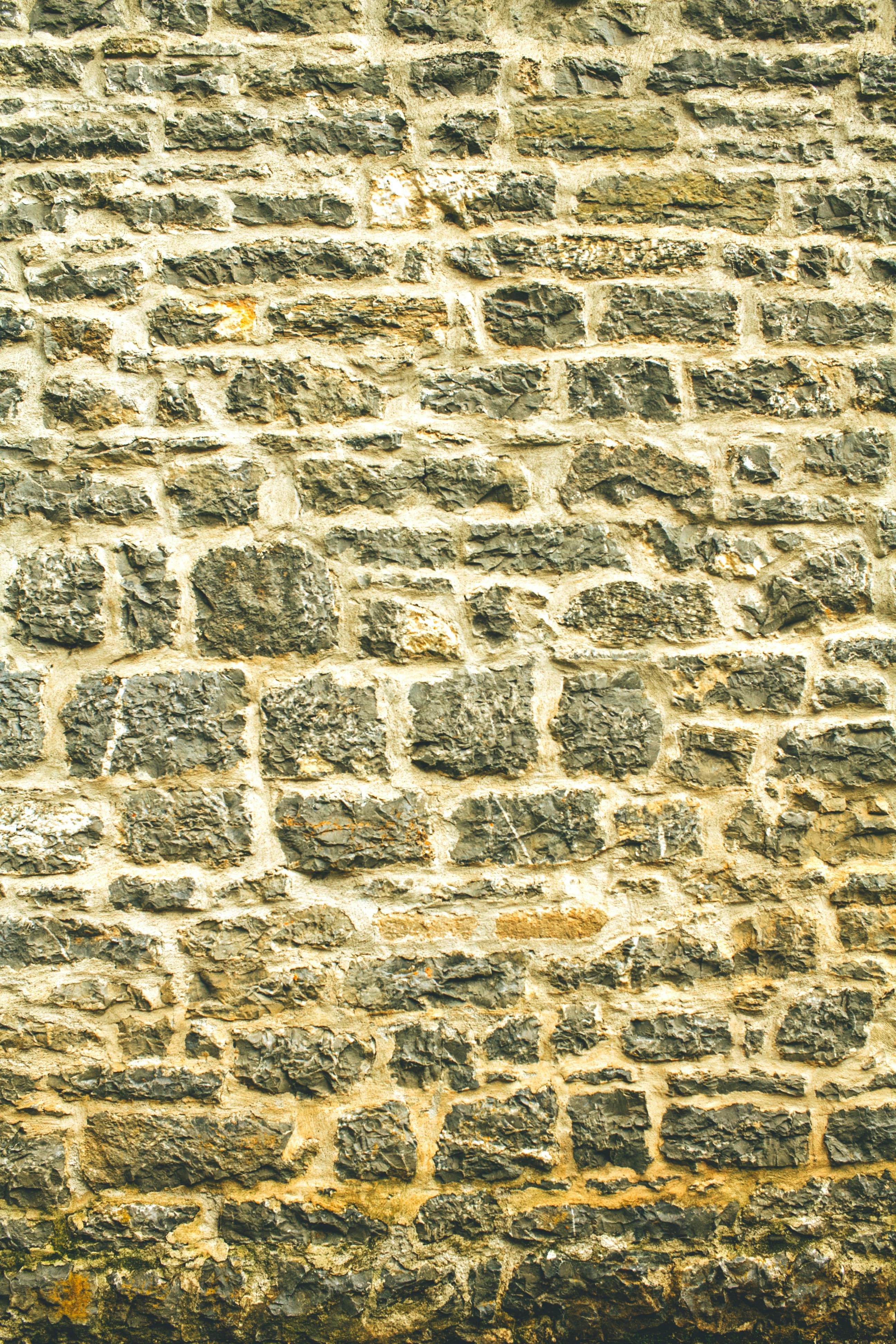 Old stone wall · Free Stock Photo