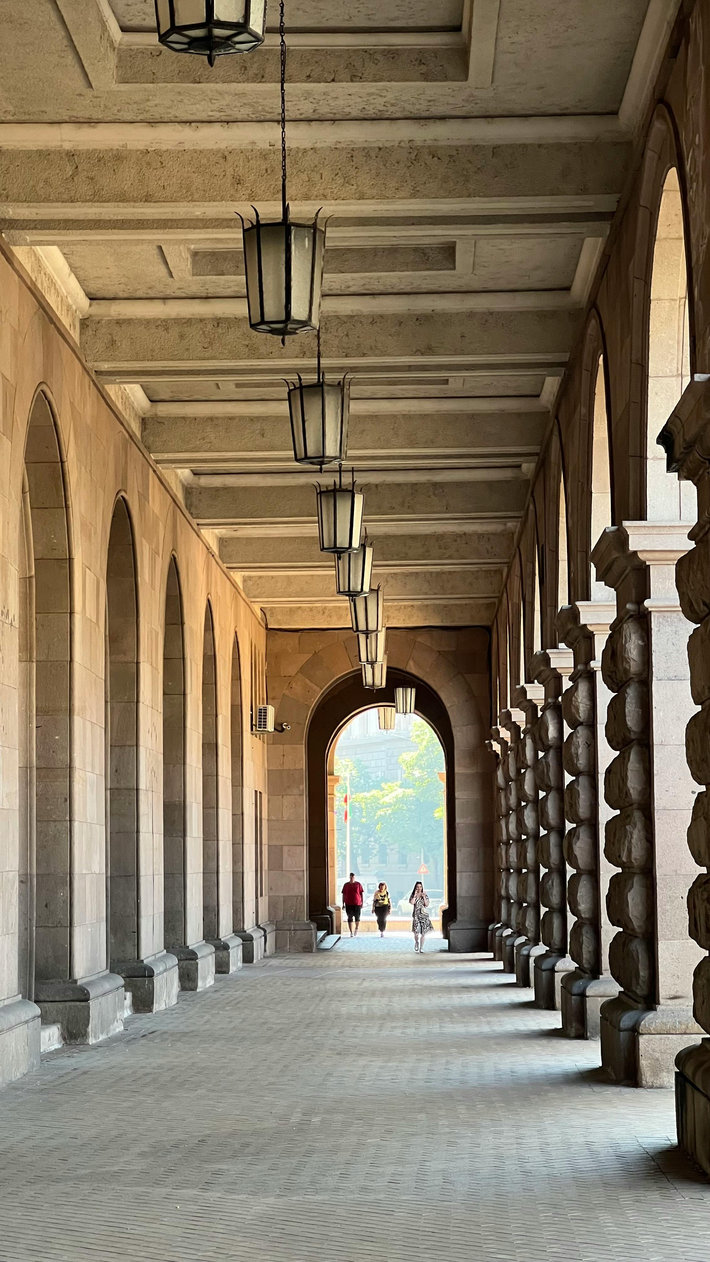 Arcade and Columns in a Historical Building · Free Stock Photo