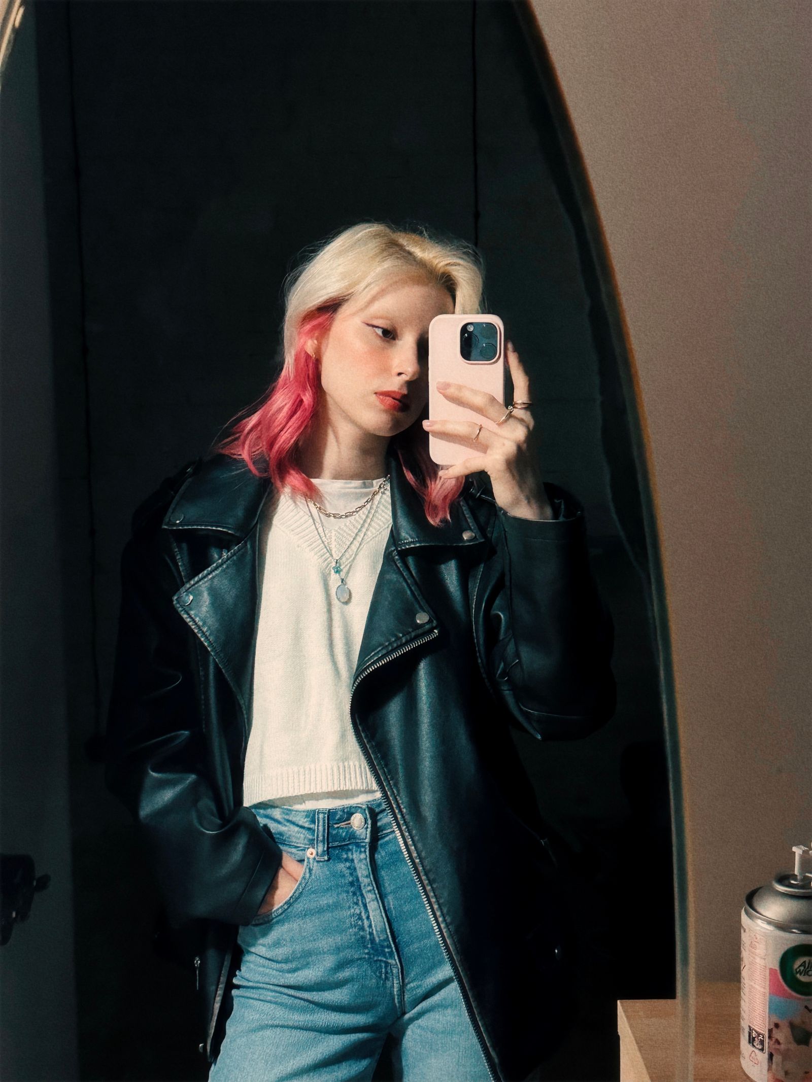 Women Selfie In Jeans Photos, Download The BEST Free Women Selfie In ...