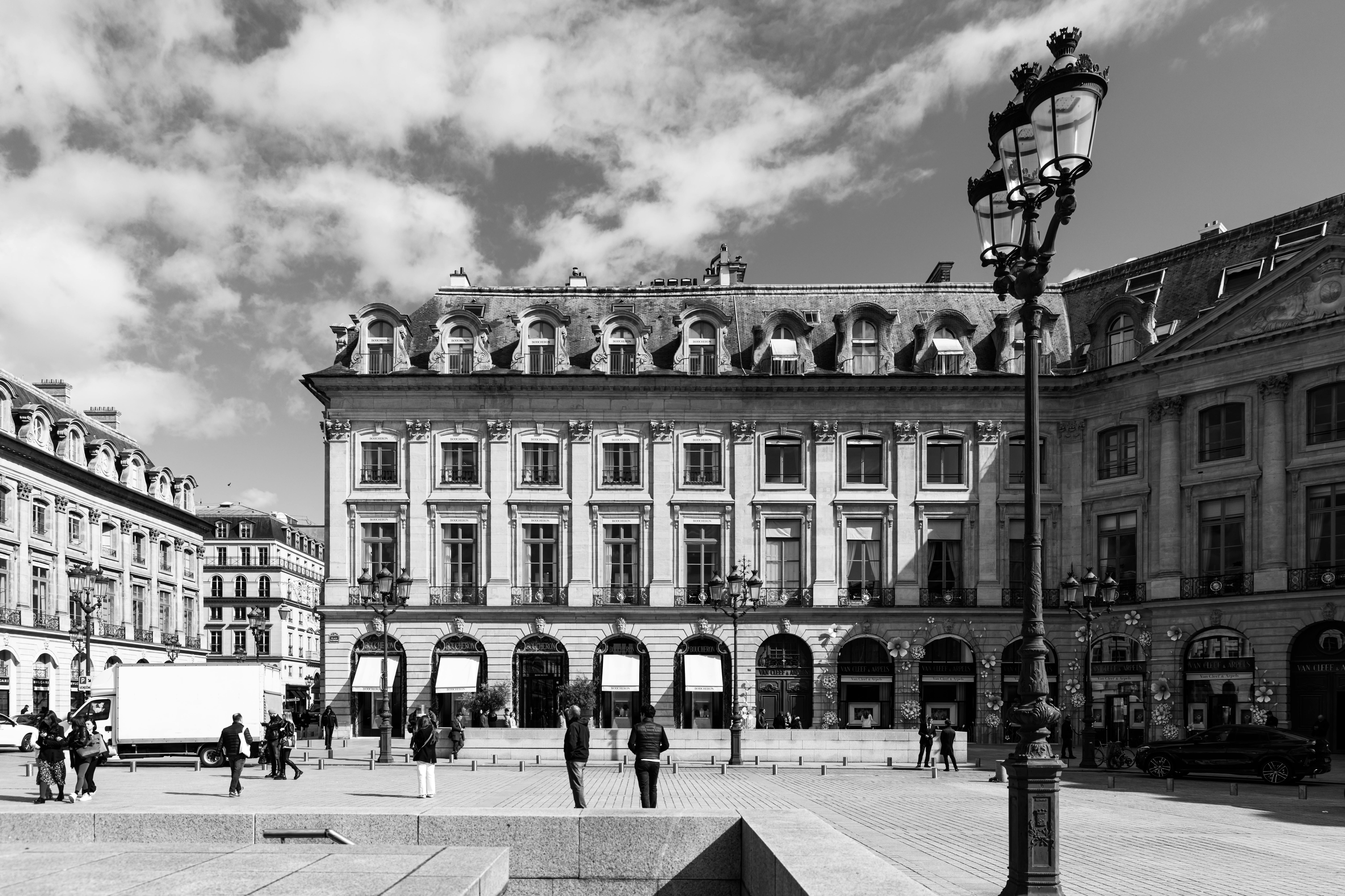 Vintage Building on Square in Paris · Free Stock Photo