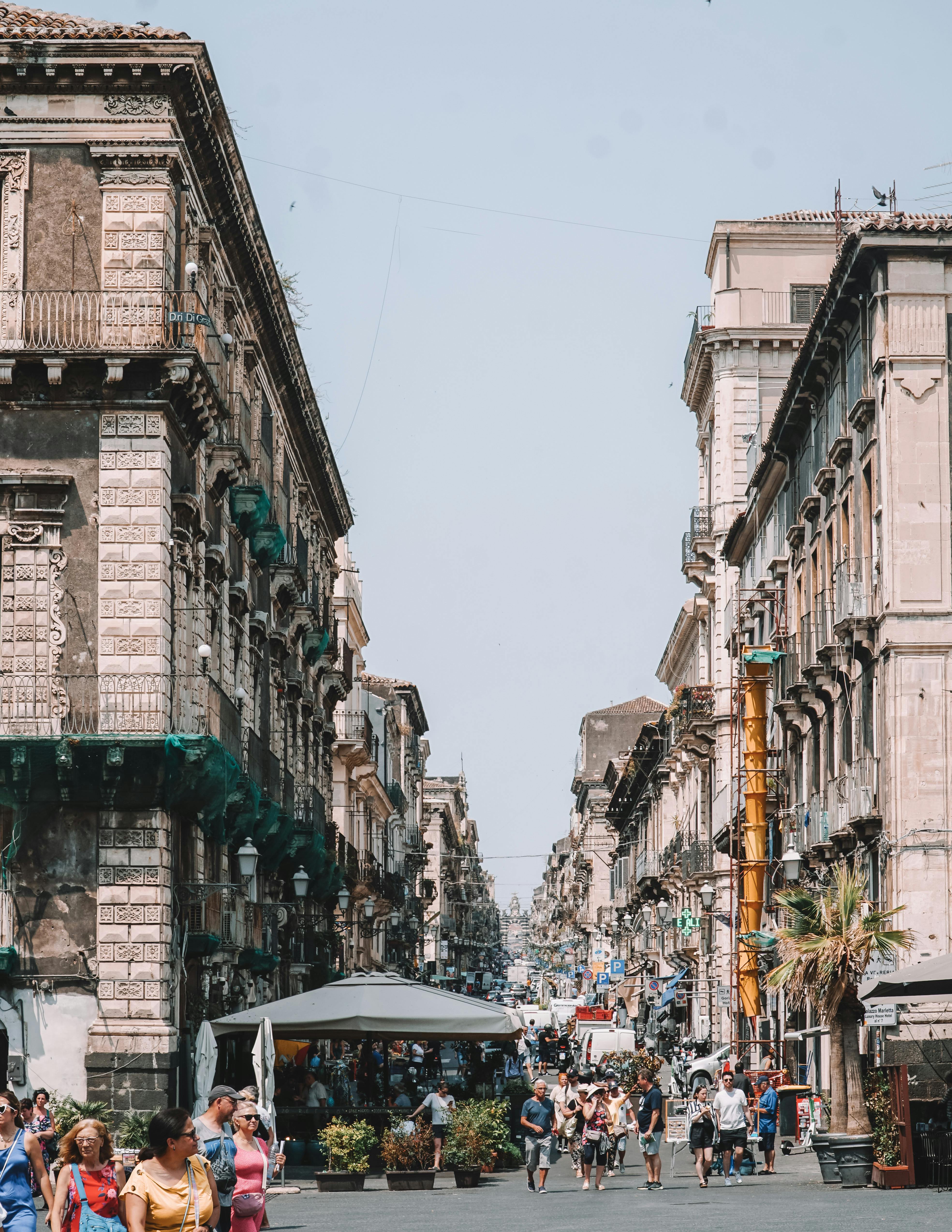 Old Motel Sign on Town Street · Free Stock Photo