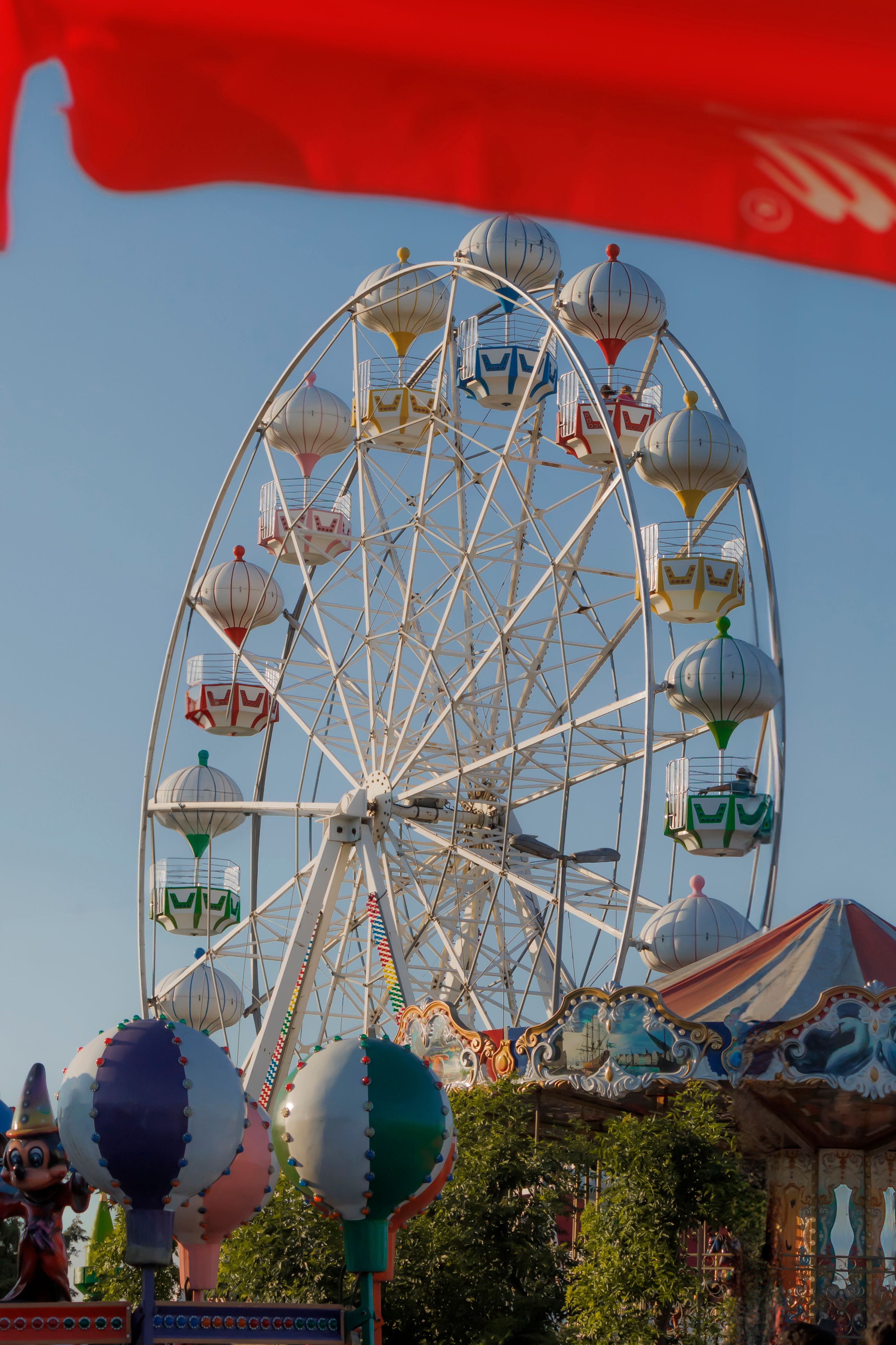 White Steel Ferris Wheel · Free Stock Photo