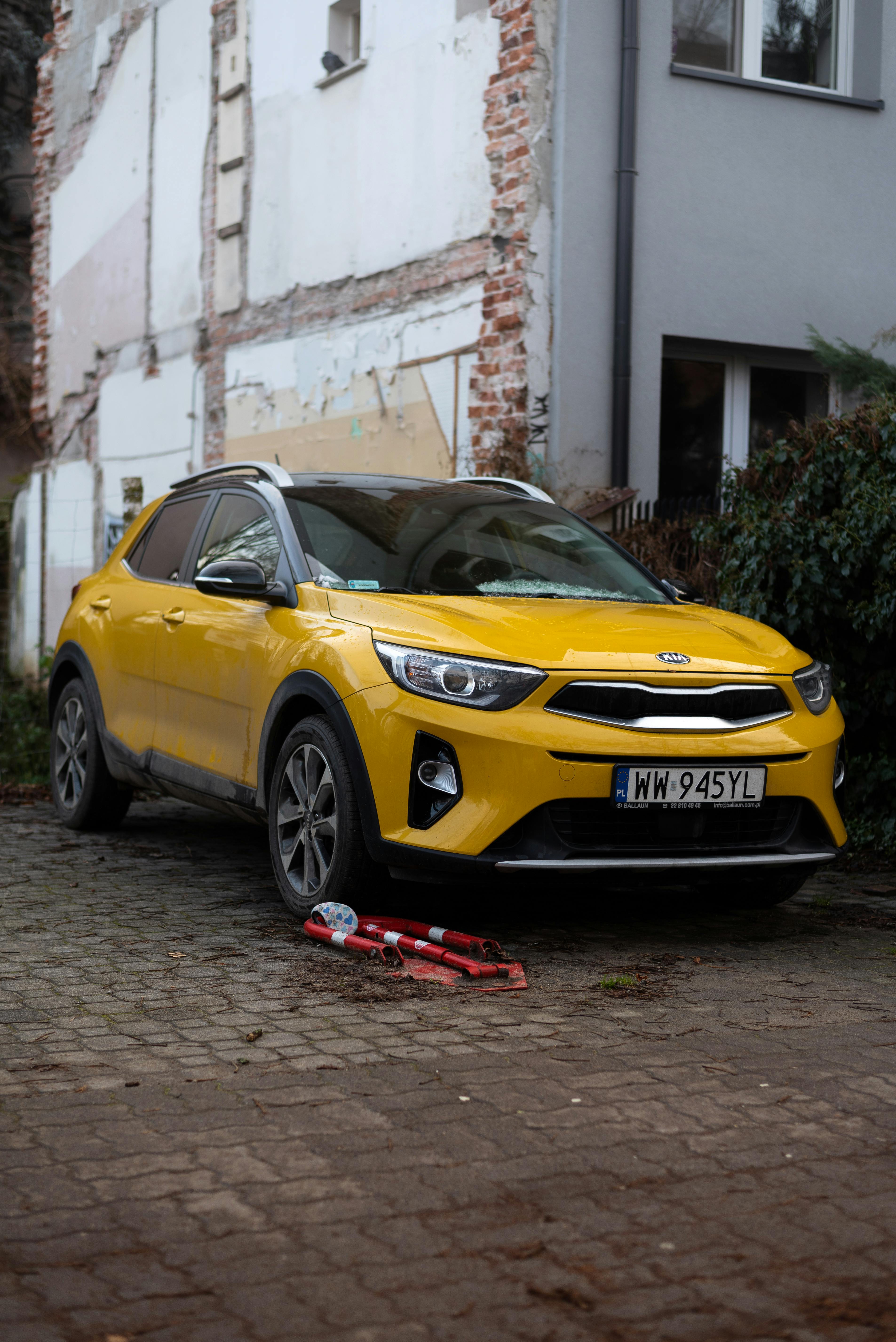 Yellow Kia Stonic · Free Stock Photo