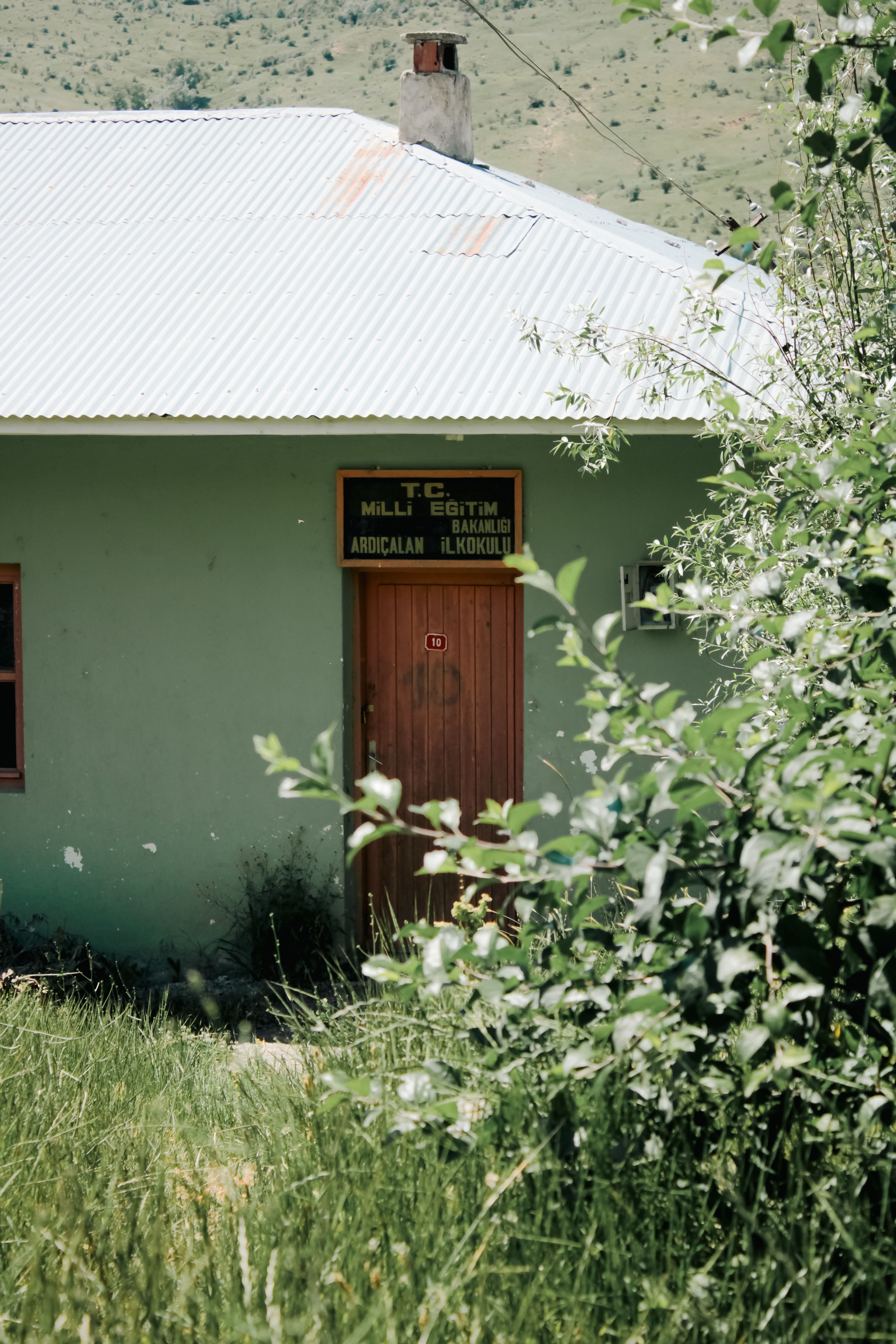 Small Building Photos, Download The BEST Free Small Building Stock ...
