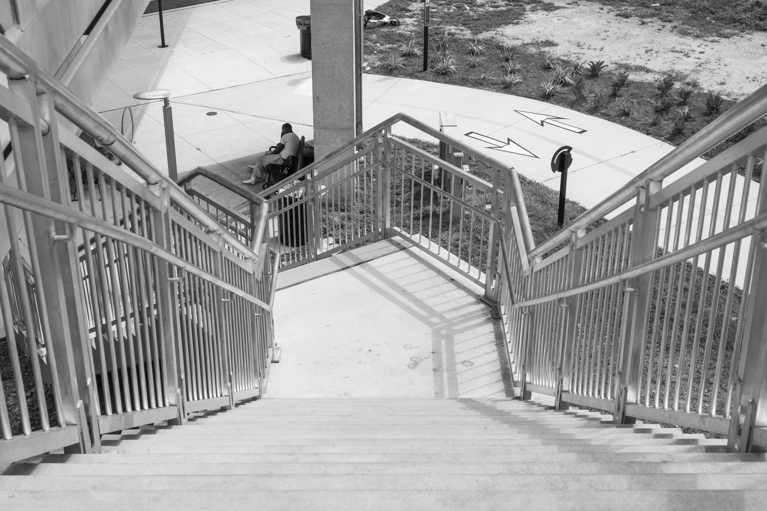 Empty Stairs in Black and White · Free Stock Photo