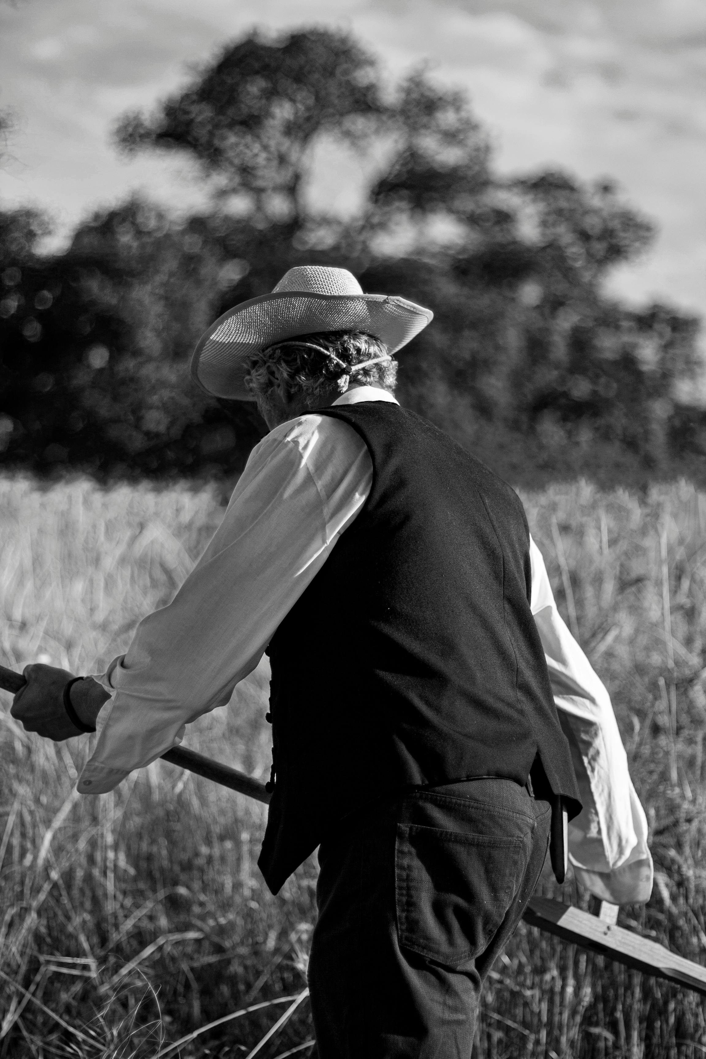 Homem Corta Trigo Com Foice · Foto profissional gratuita