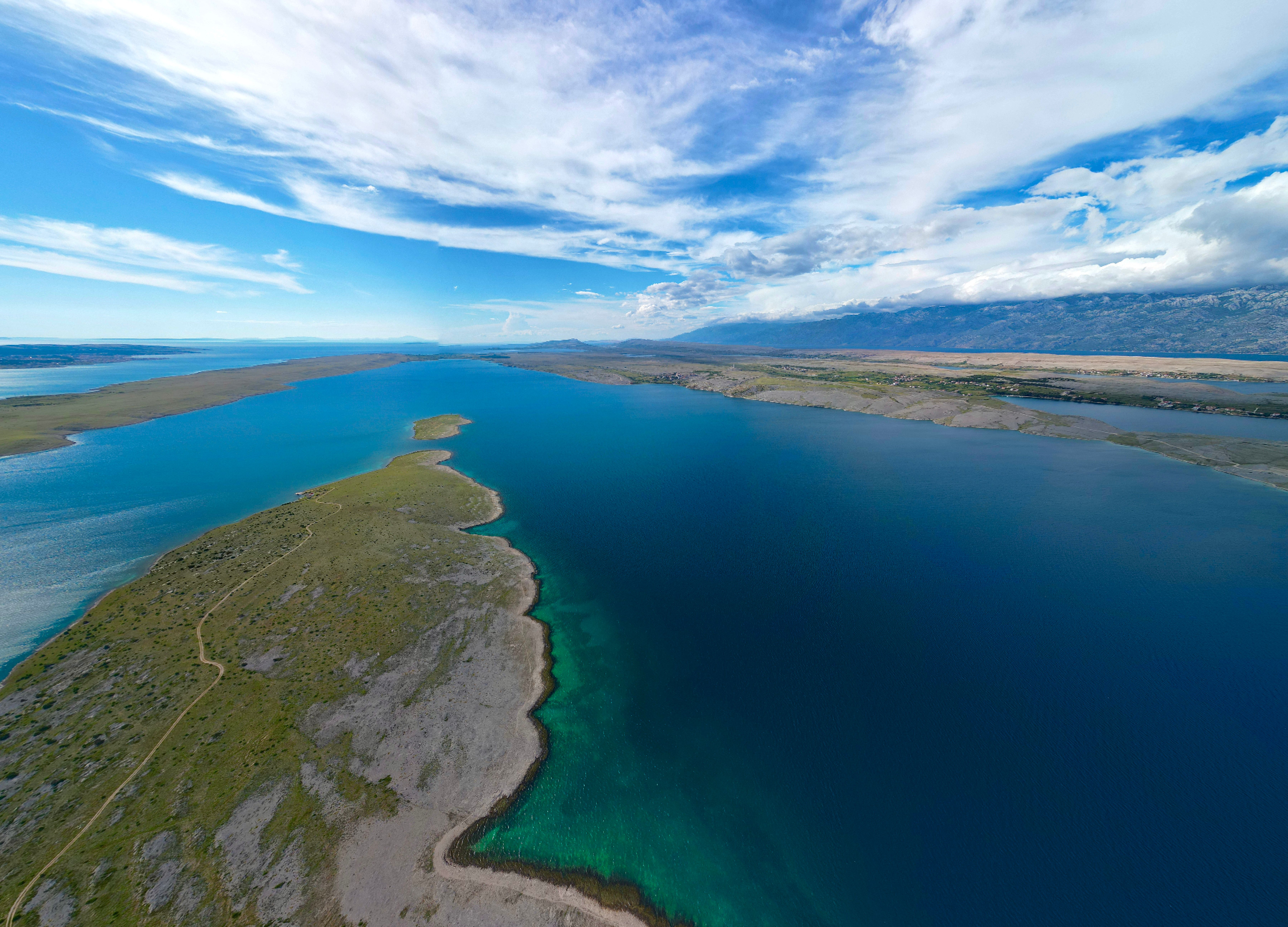 Lake on Plains · Free Stock Photo